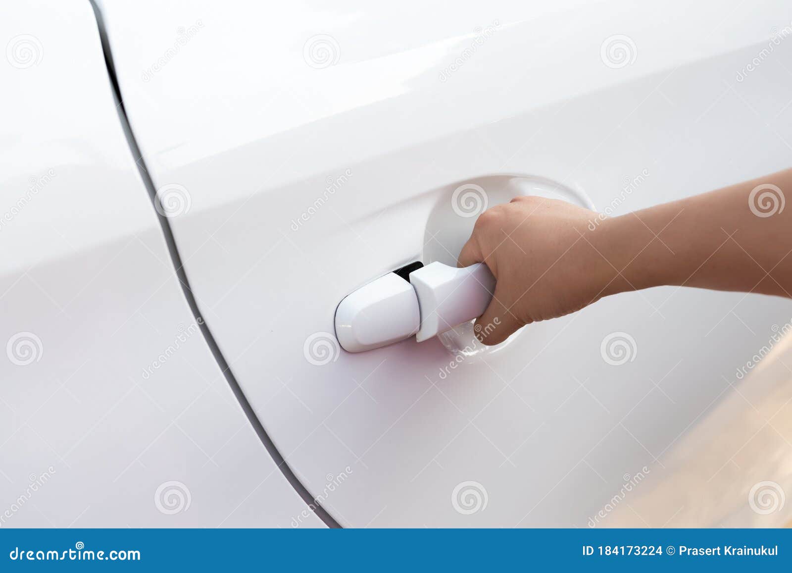 Open deur stock foto. Image of concepten, handvat, achtergrond - 184173224