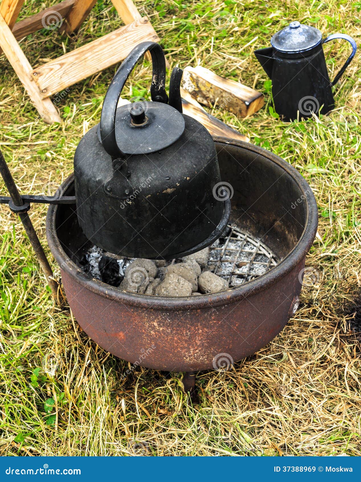 Open fire cooking stock image. Image of cook, fire, iron - 37388969
