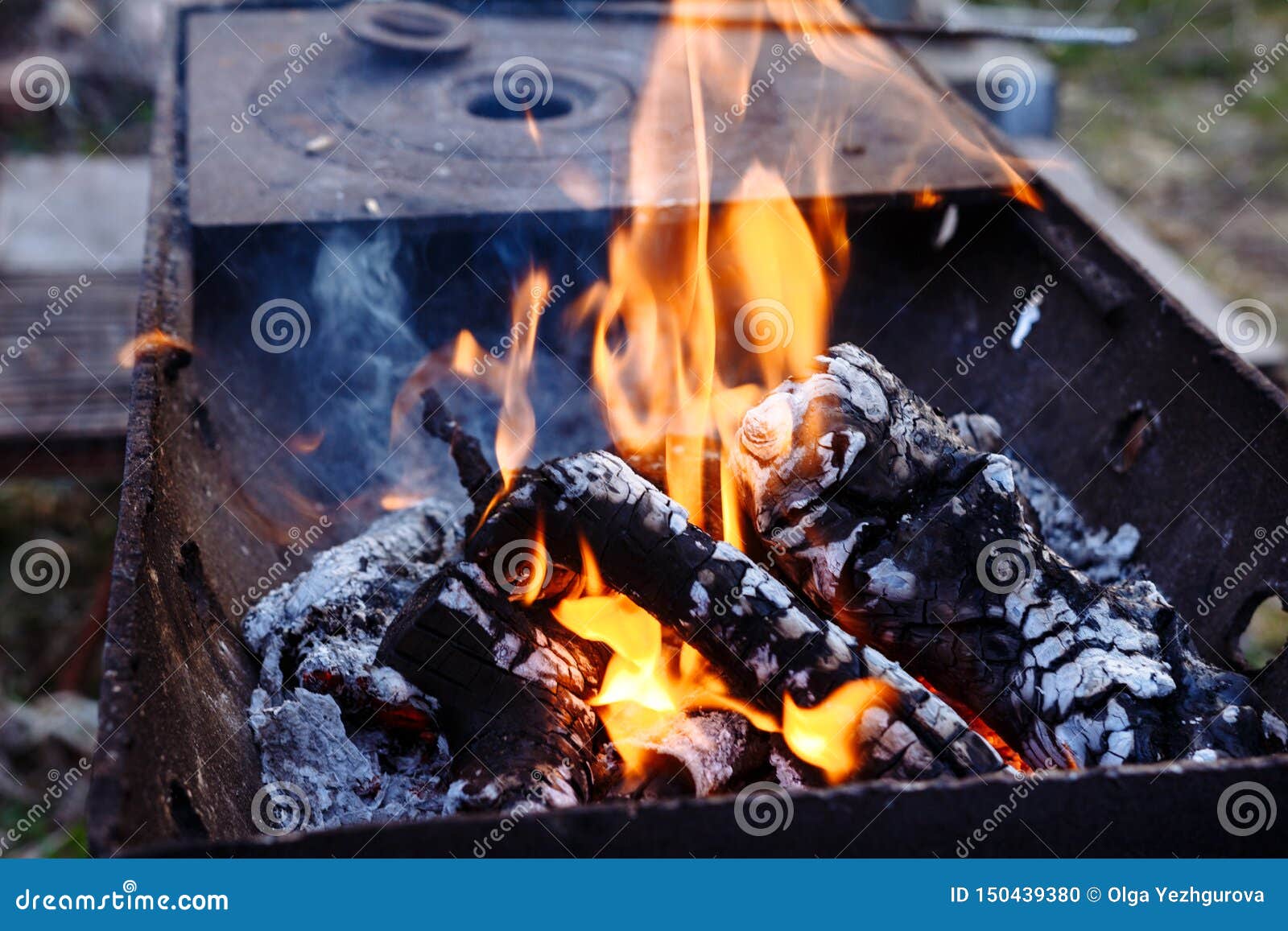 Open Fire in the Grill, Smoldering Firewood Stock Photo - Image of ...
