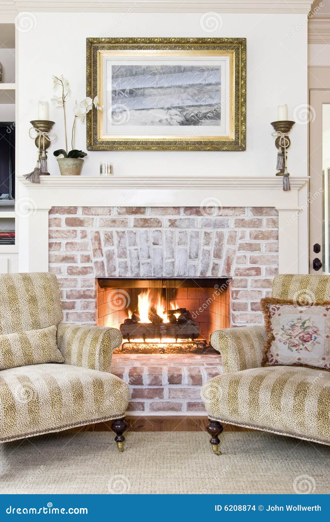 Open haard en stoelen stock foto. Image of kerstmis, warmte - 6208874