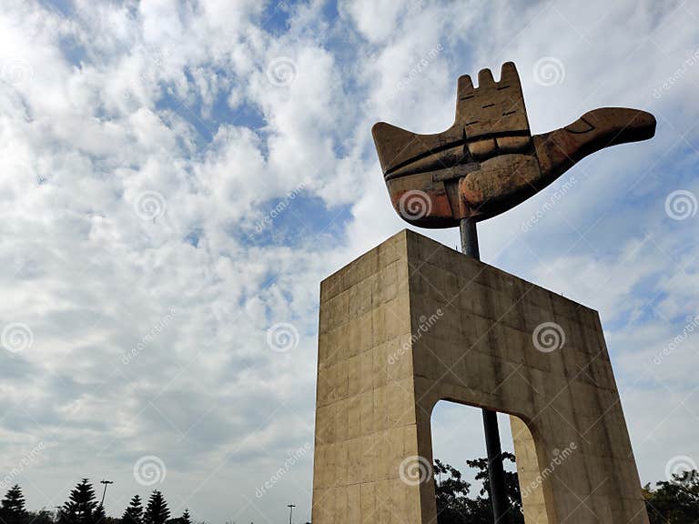 The Open Hand Monument in Chandigarh Stock Image - Image of tree ...