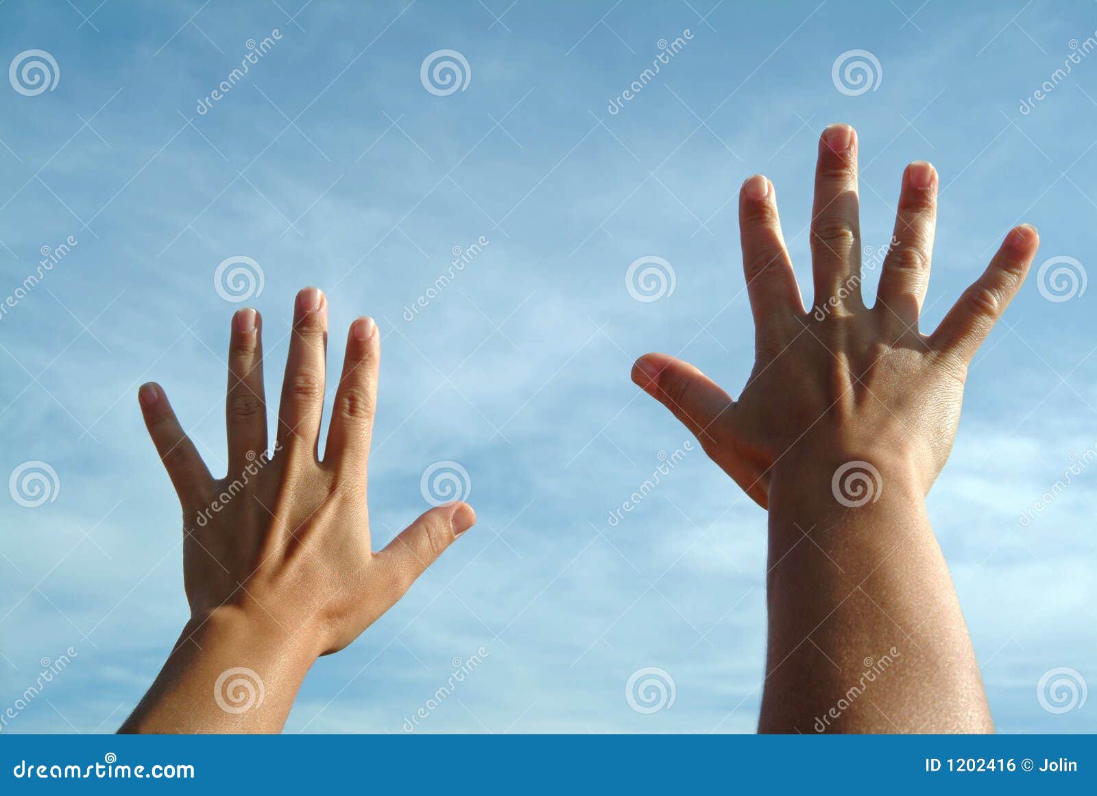 Open handen op hemel stock foto. Image of hemel, geheimzinnig - 1202416
