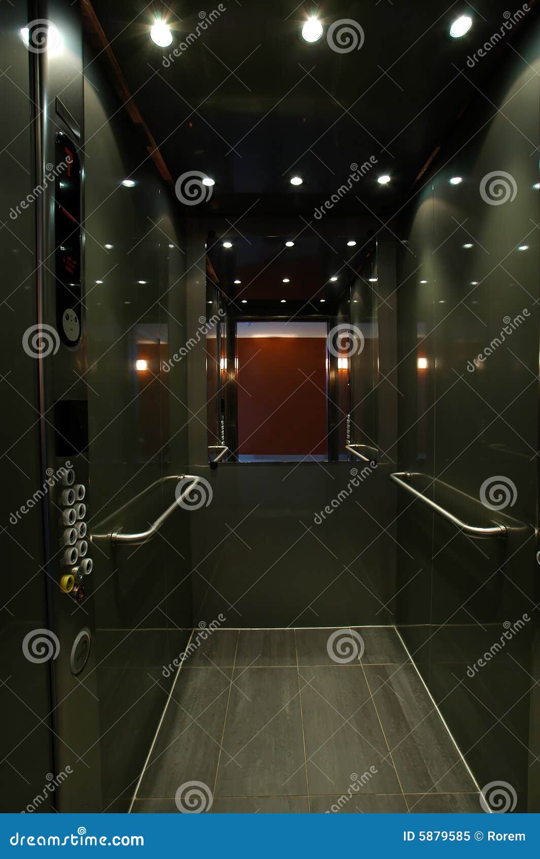 Open lift stock afbeelding. Image of binnen, verhoging - 5879585