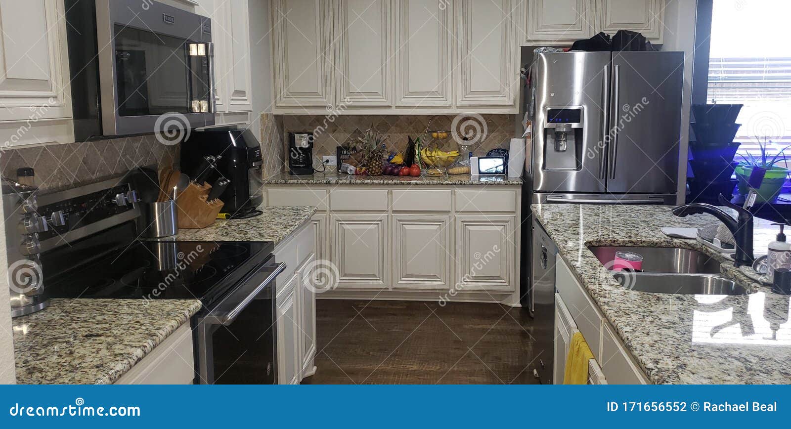 Open loor plan kitchen stock photo. Image of loor, open - 171656552