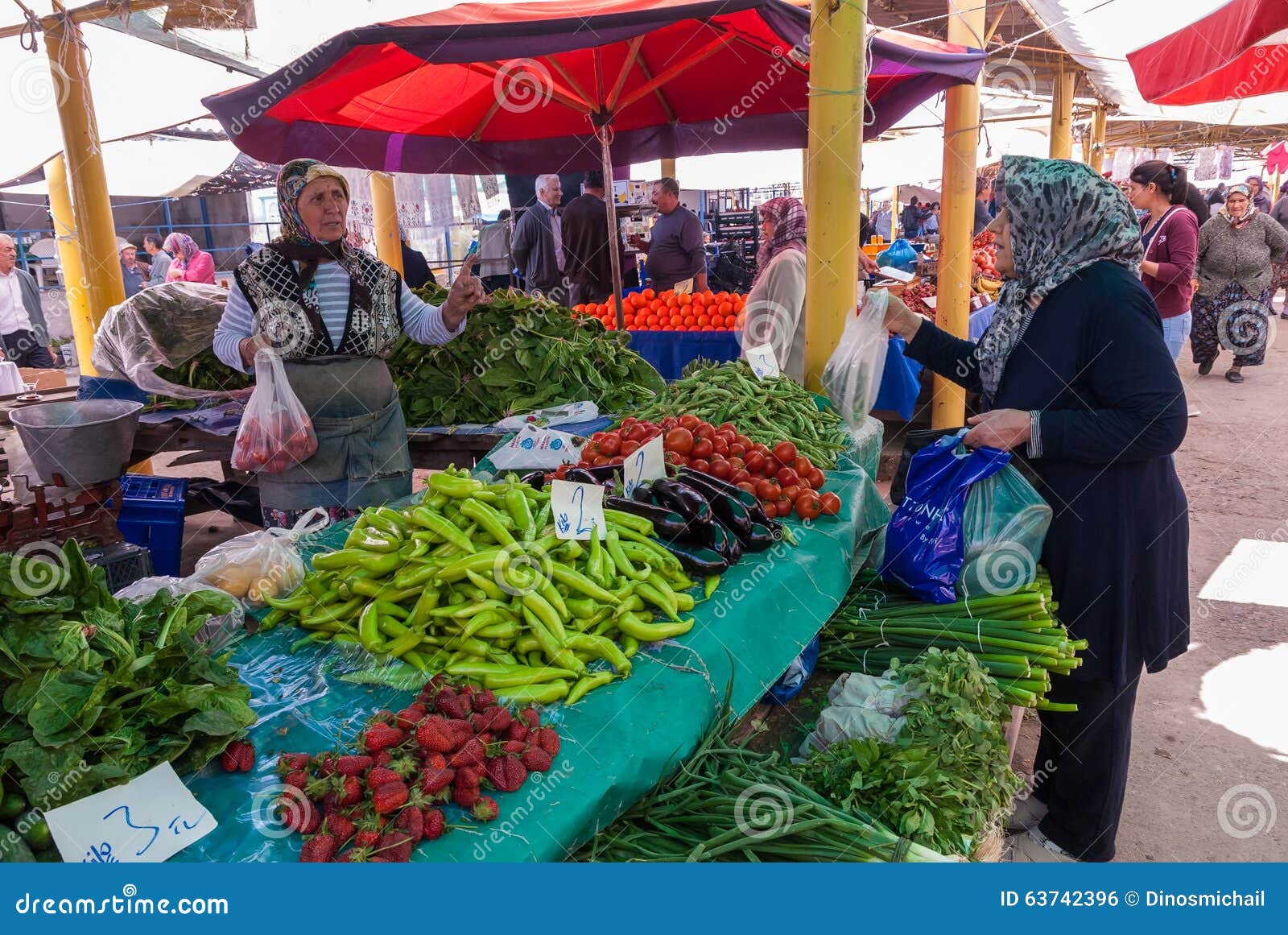 Open markt in Turkije redactionele foto. Image of koopje - 63742396