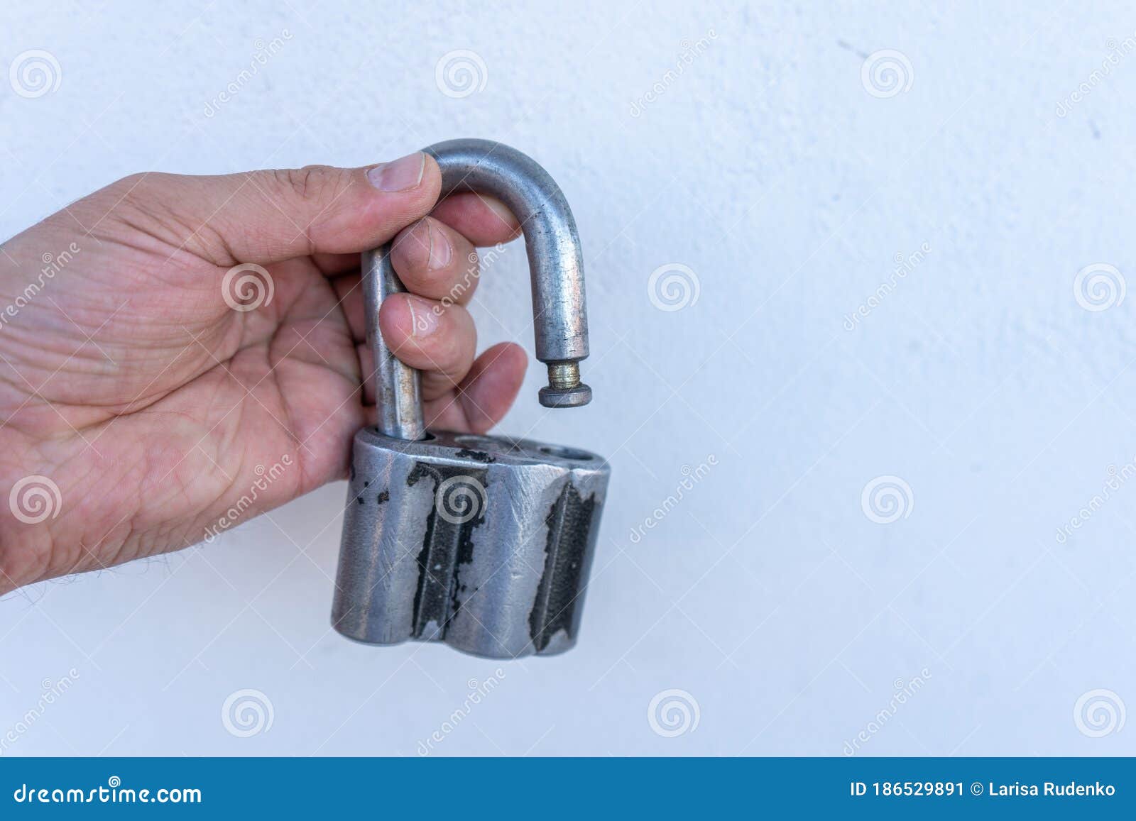 Open Padlock in a Man`s Hand Stock Image - Image of finger, open: 186529891
