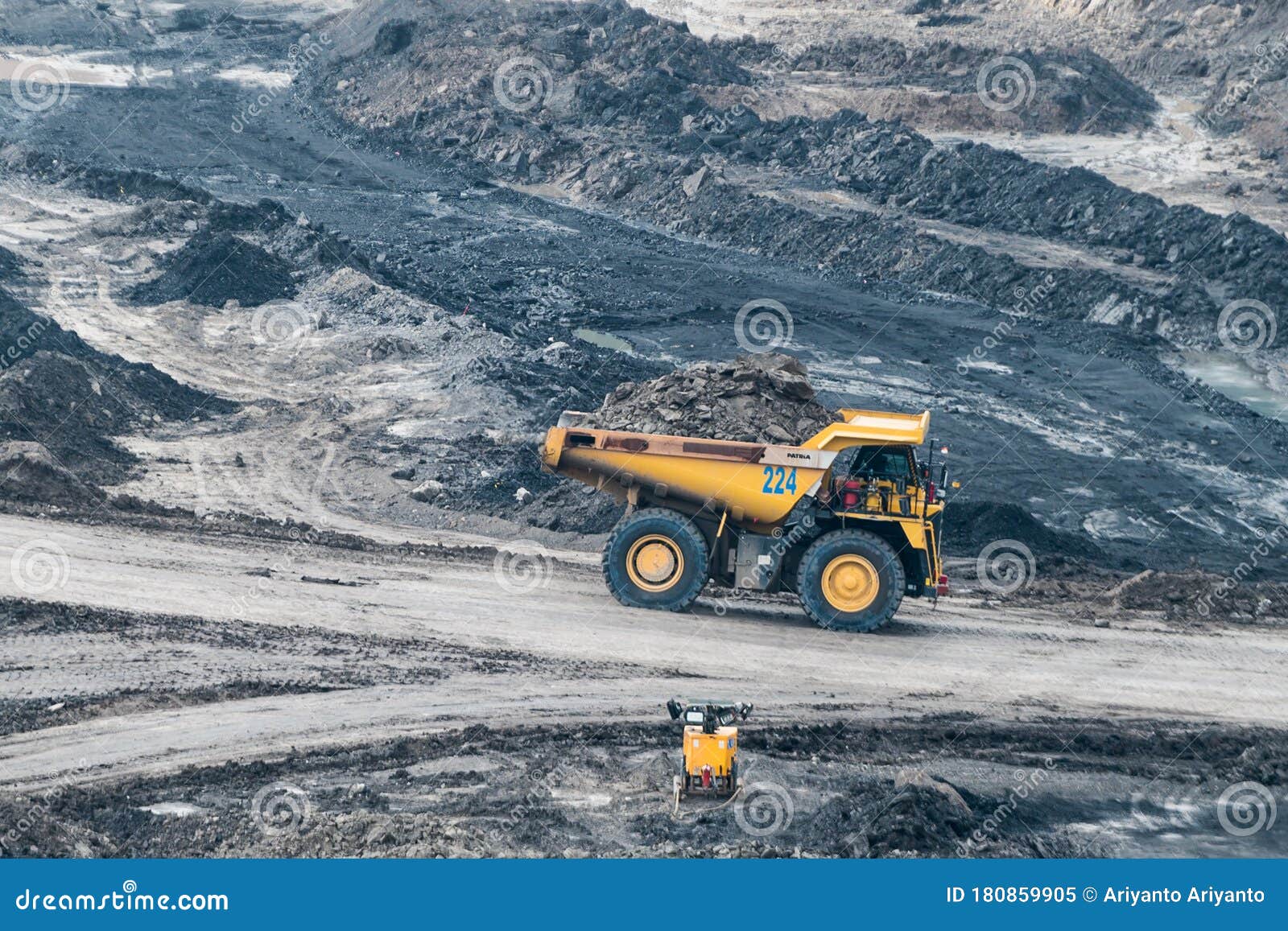 Open Pit Coal Mining editorial image. Image of digger - 180859905 Open Pit Coal Mining editorial image. Image of digger - 180859905