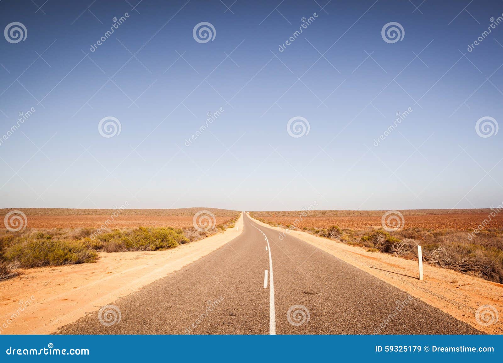 Open Road in Australian Outback Stock Image - Image of bitumen, scene ...