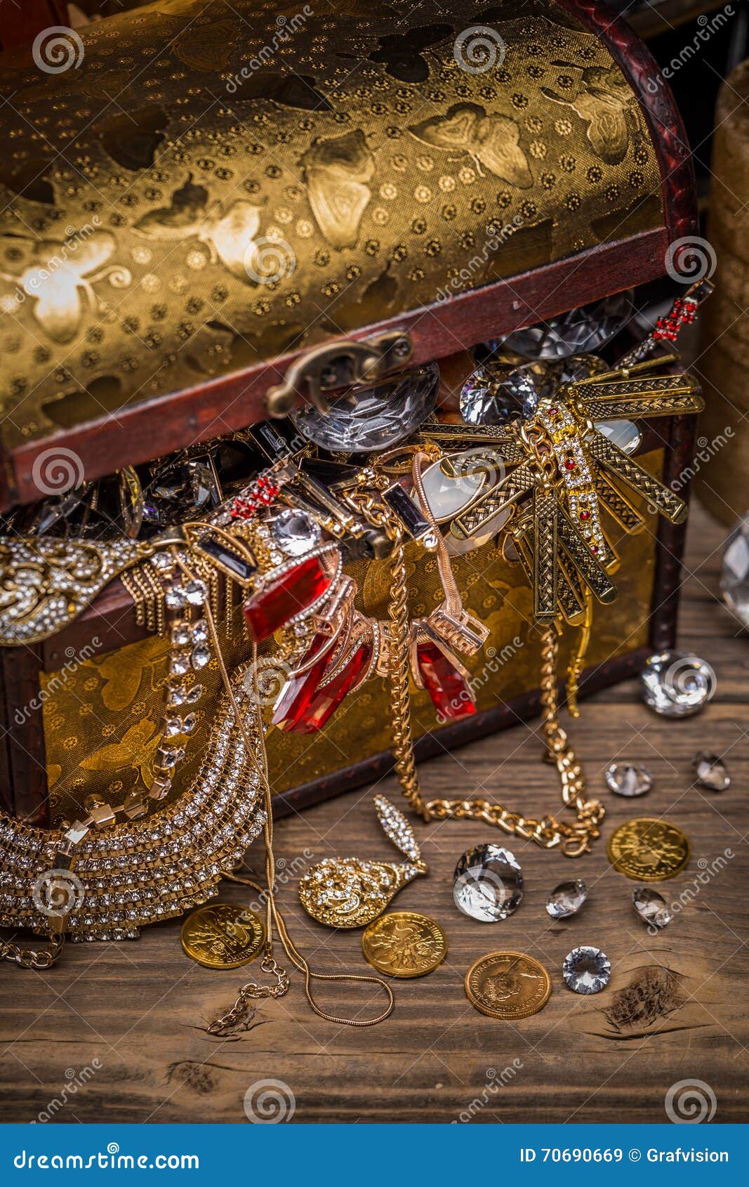 Open treasure chest stock image. Image of still, goldplated - 70690669