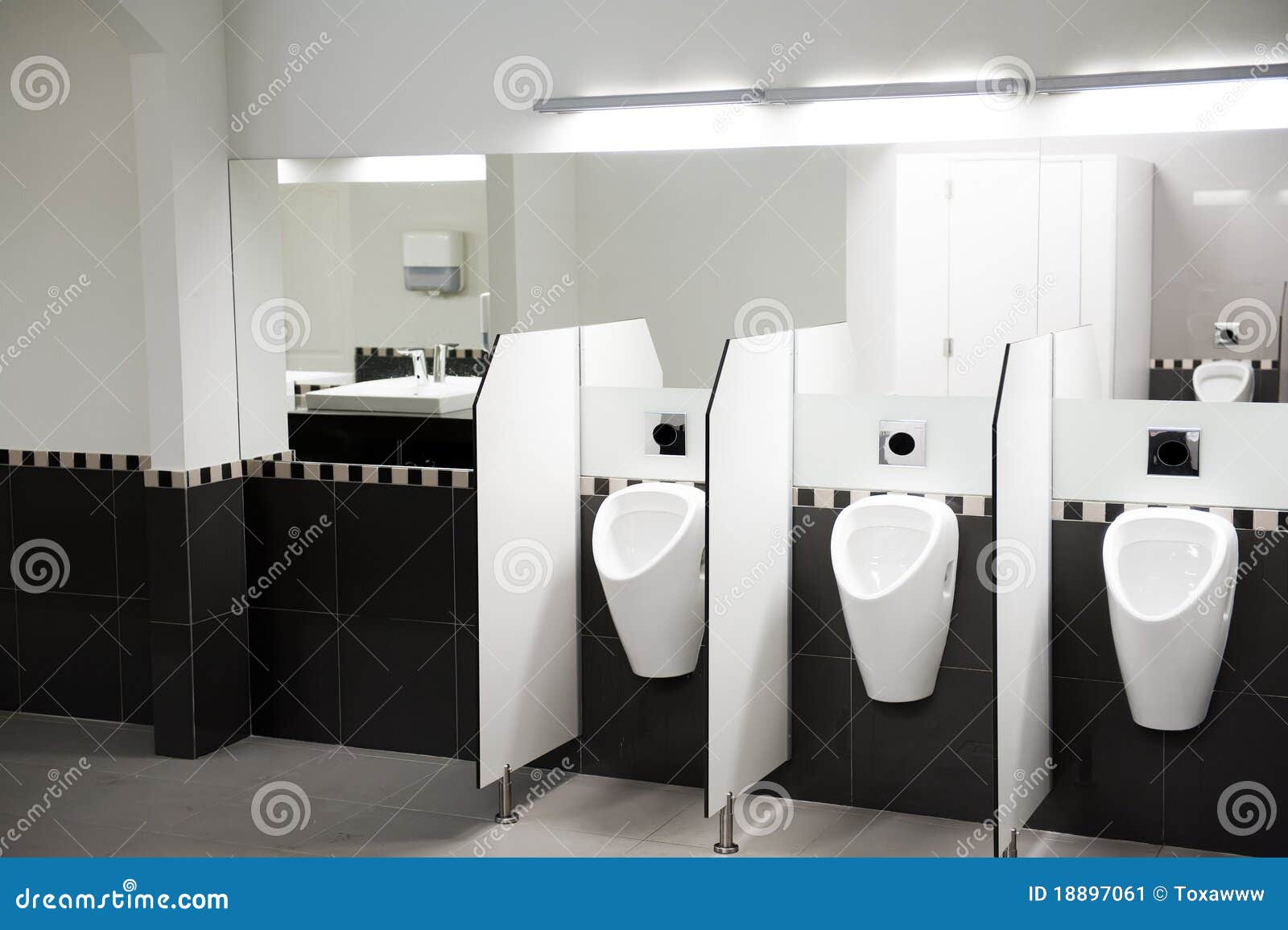 Openbare WC stock afbeelding. Image of eigentijds, elegant - 18897061