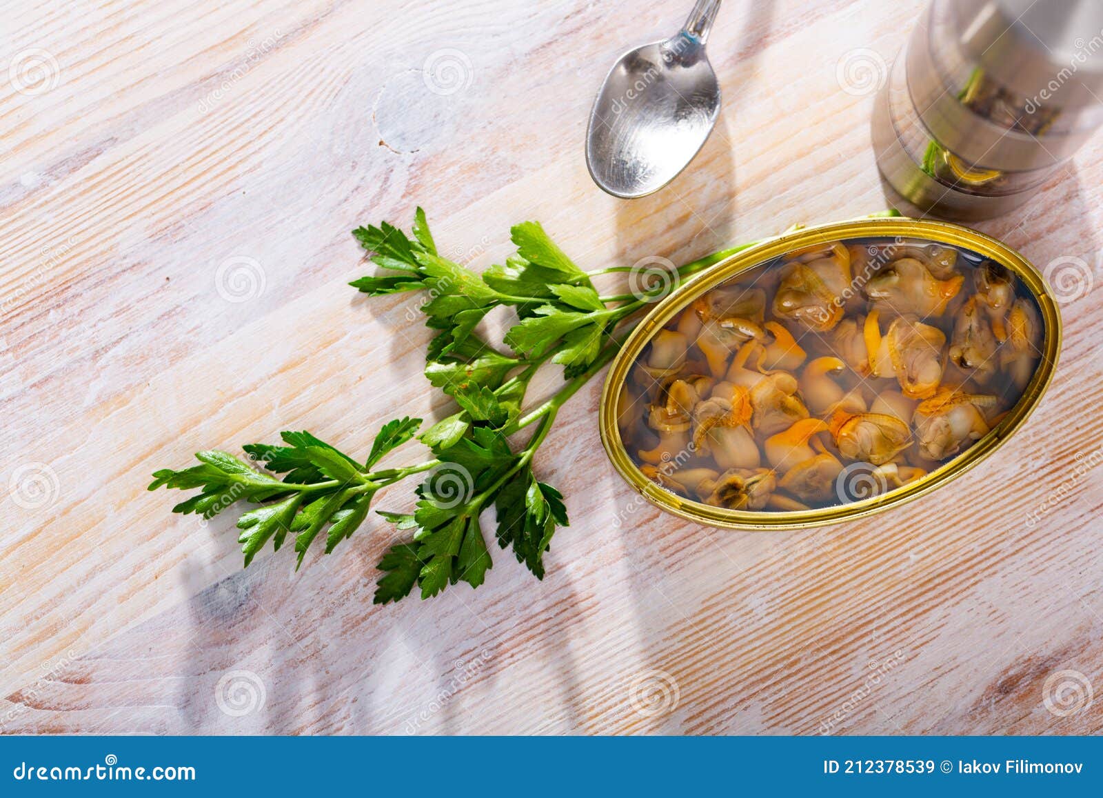 Opened mussels can stock image. Image of plate, restaurant - 212378539