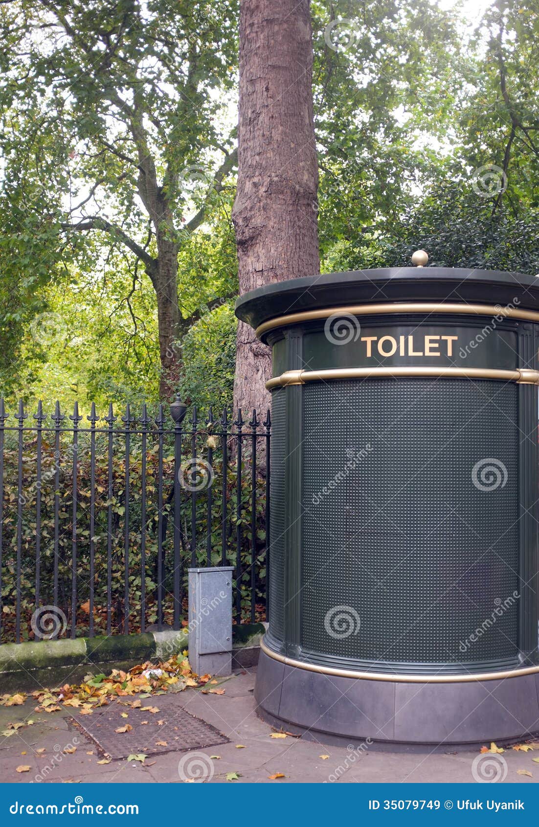 Openlucht openbaar toilet stock afbeelding. Image of bijgebouw - 35079749