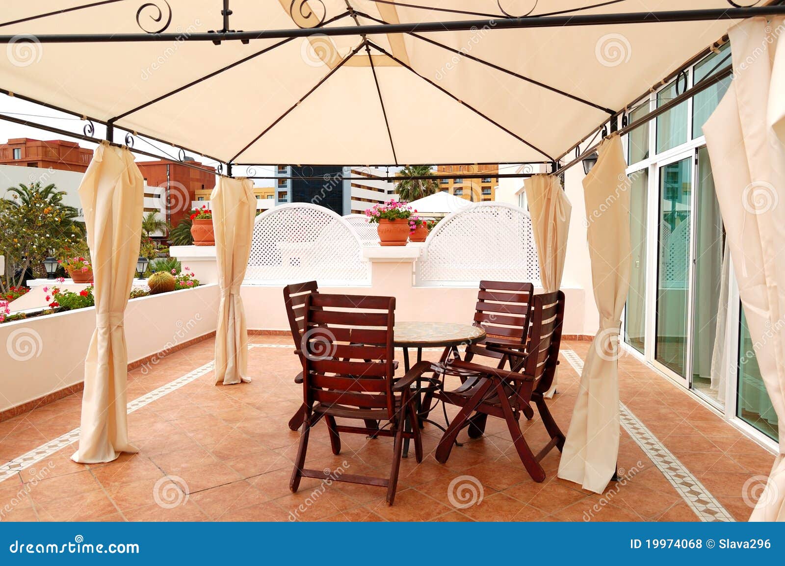 Openlucht Terras Bij Luxevilla Stock Foto - Image of eiland, groen ...