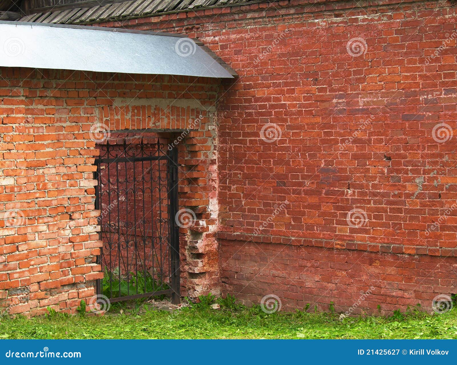Openwork Gate in the Brick Wall Stock Image - Image of summer, home ...