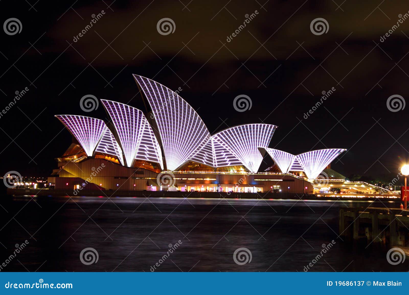 Opera House editorial photography. Image of reflection - 19686137