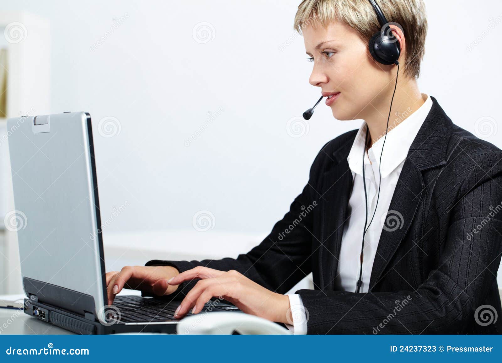 Operador durante trabajo imagen de archivo. Imagen de rubio - 24237323