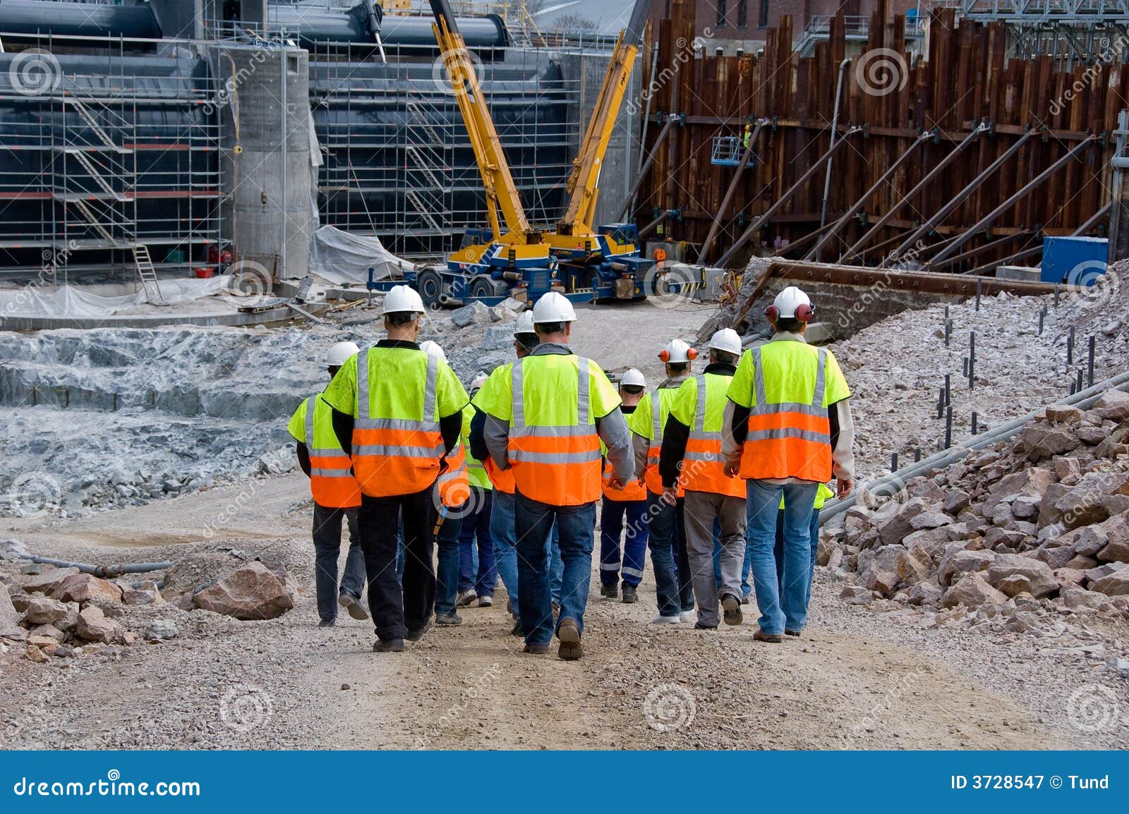 Operai di costruzione immagine stock. Immagine di acciaio - 3728547