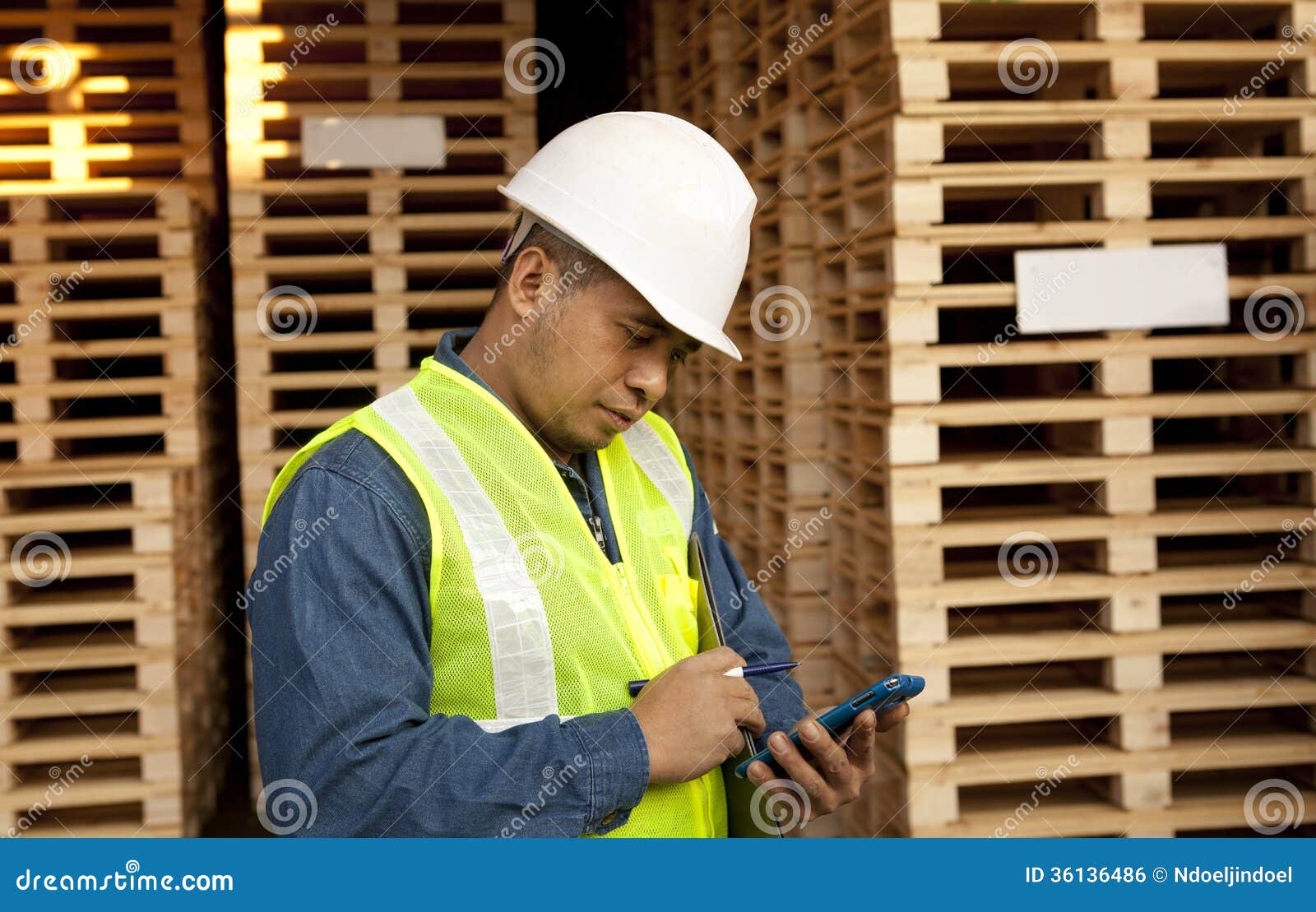 Operaio fotografia stock. Immagine di controllo, pallet - 36136486