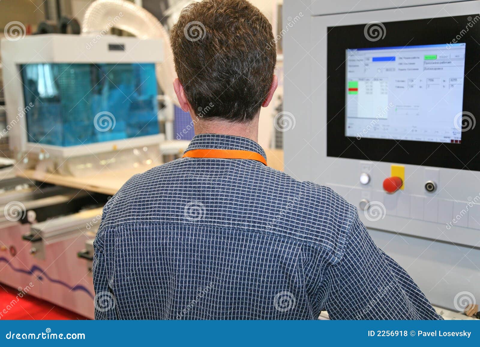 Operaio con la macchina fotografia stock. Immagine di servizio - 2256918