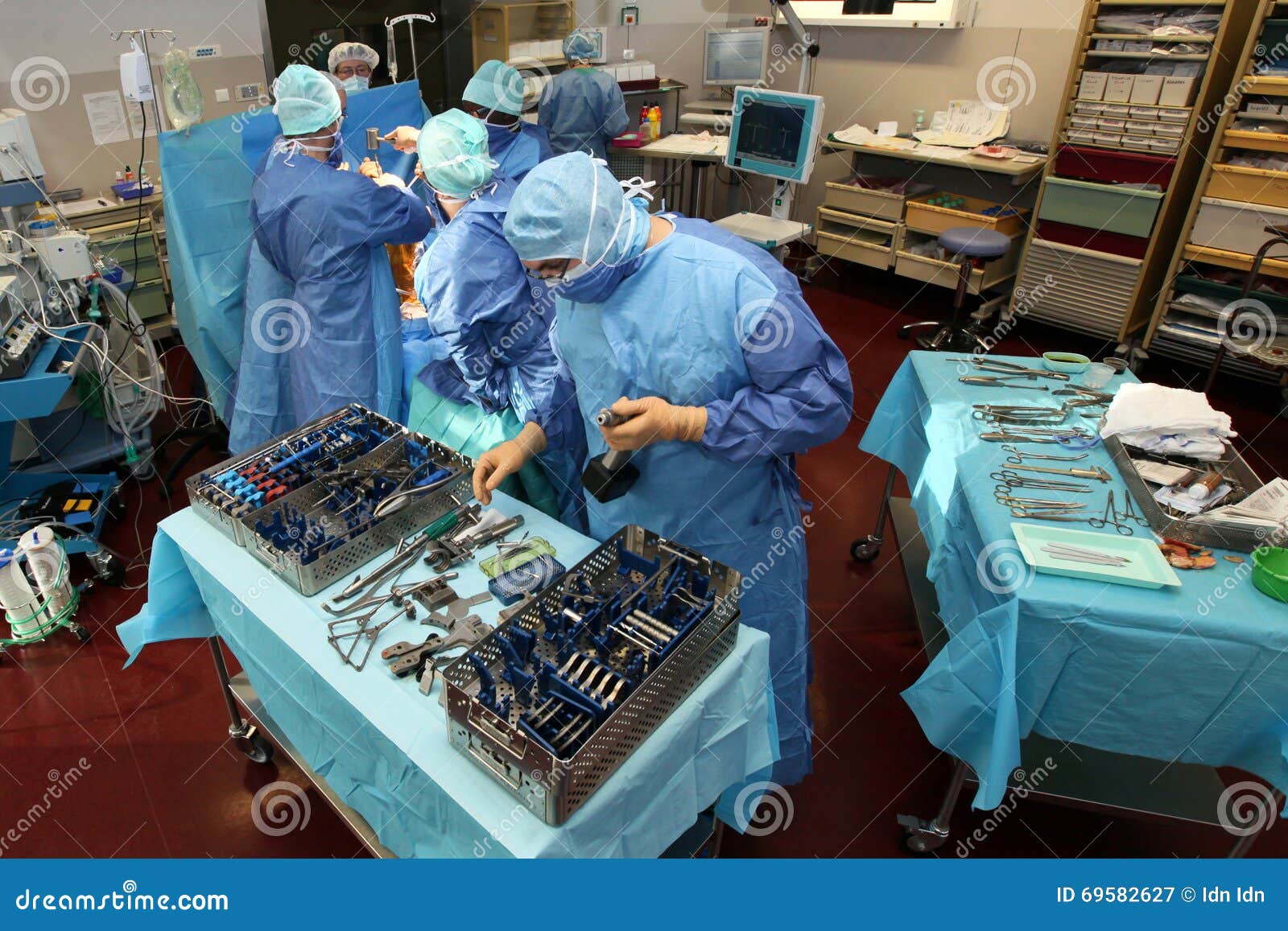 The operating room editorial photography. Image of medicine - 69582627