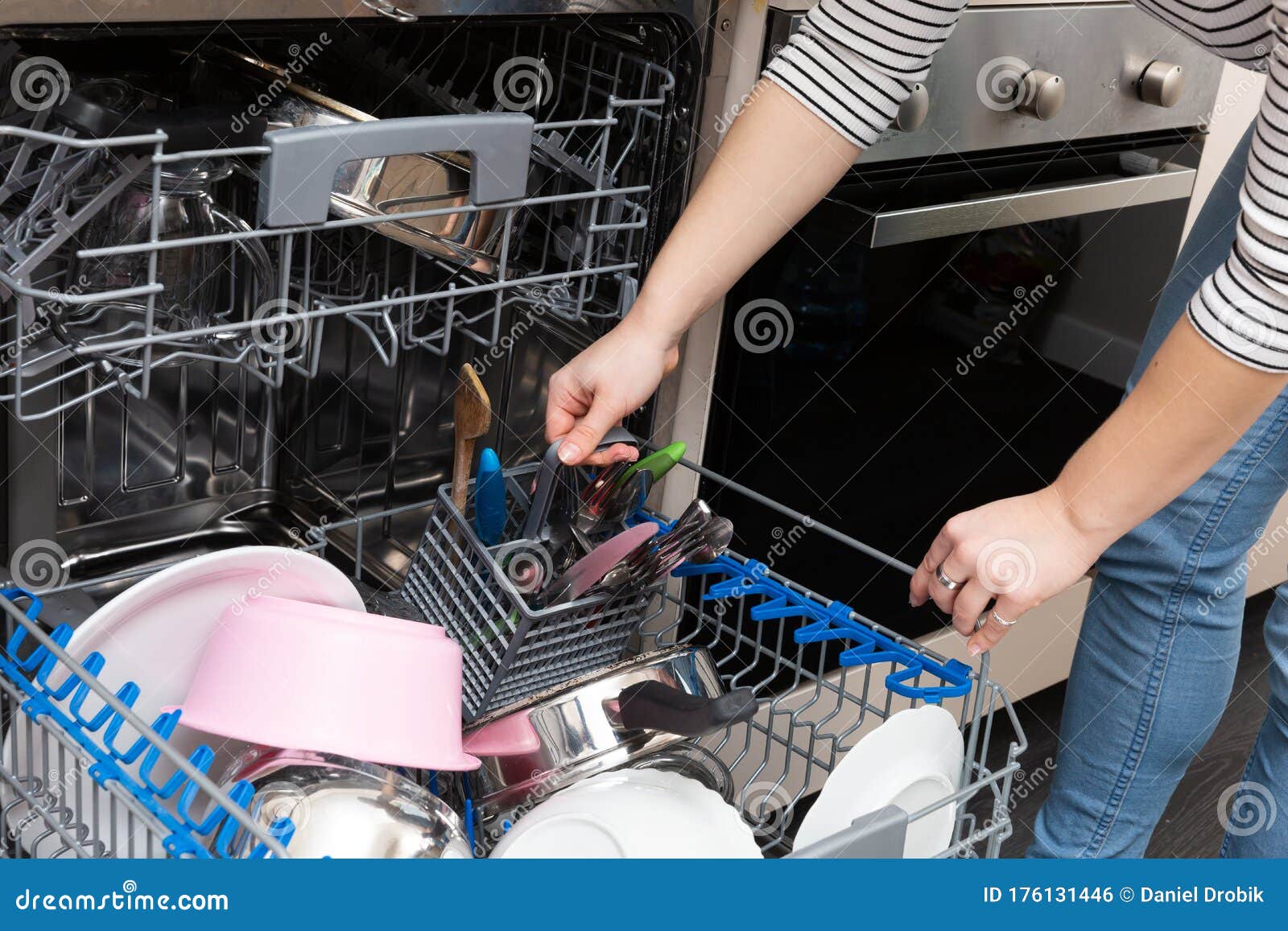 Operation of the Dishwasher after the End of the Cycle, I.e. Removing ...