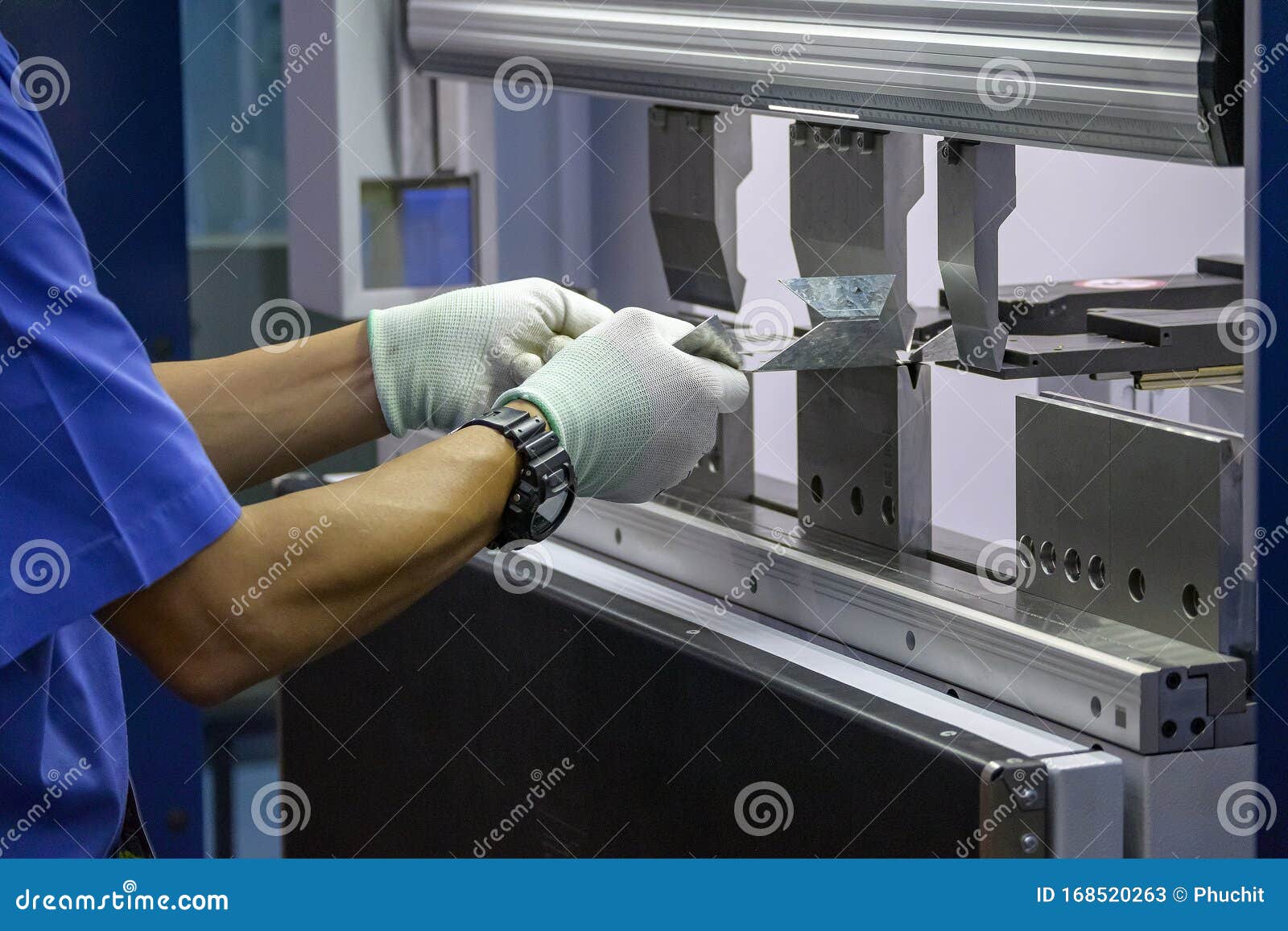 Operation of Hydraulic Bending Machine with Forming Die by Skill ...