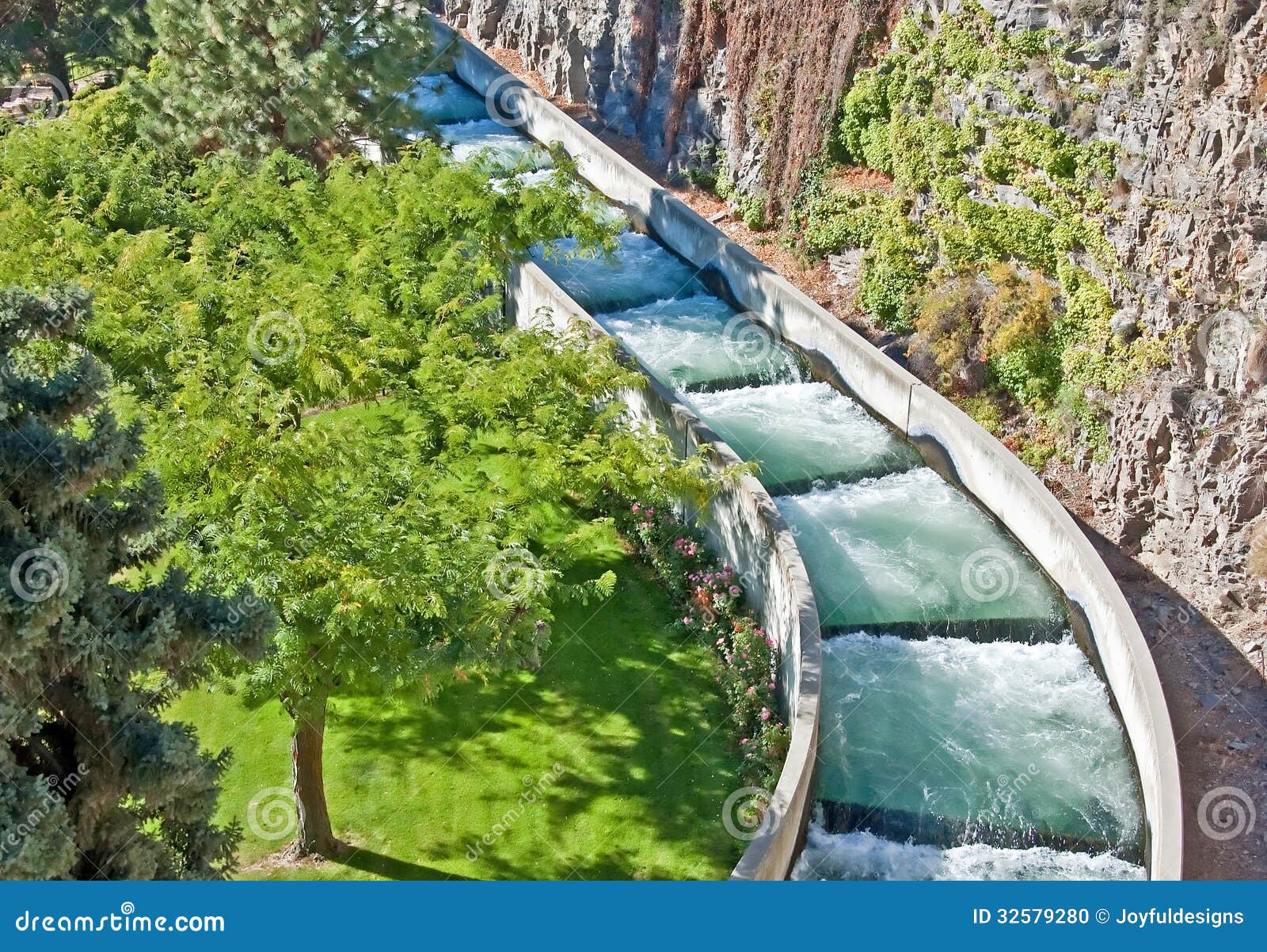 Operational Fish Ladder stock photo. Image of environment - 32579280