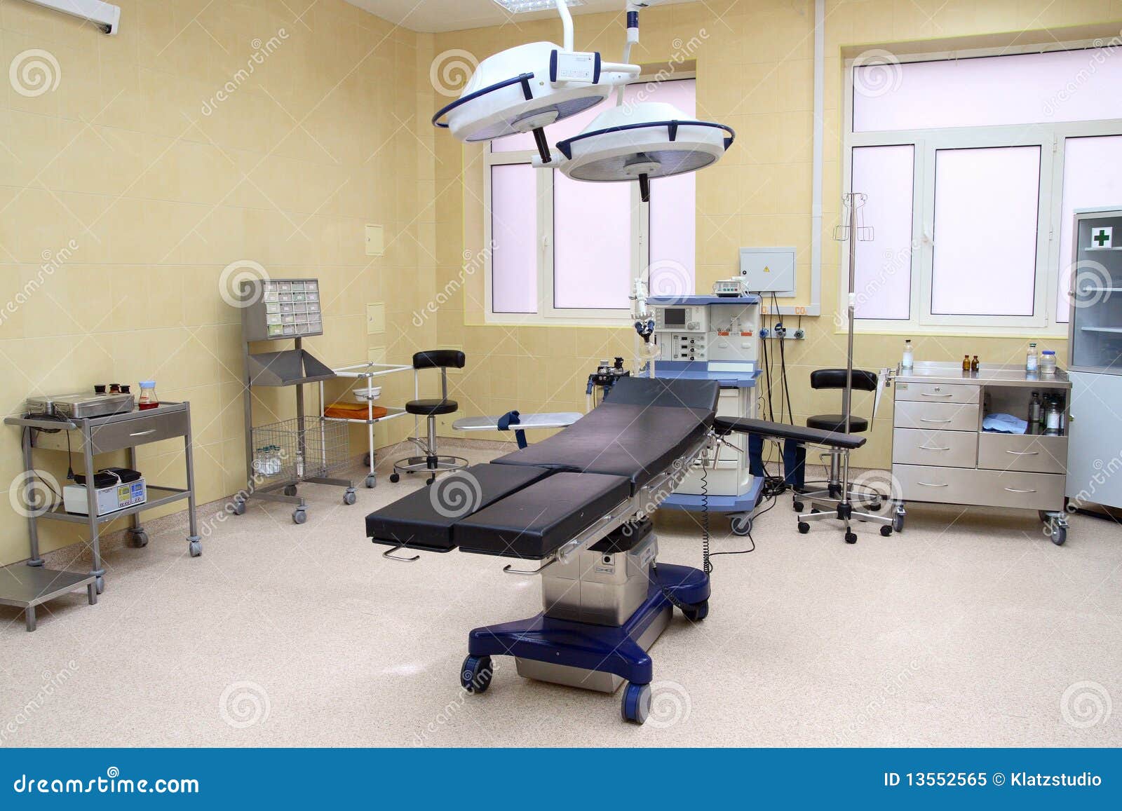 Operationsraum stockbild. Bild von chirurg, raum, betrieb - 13552565