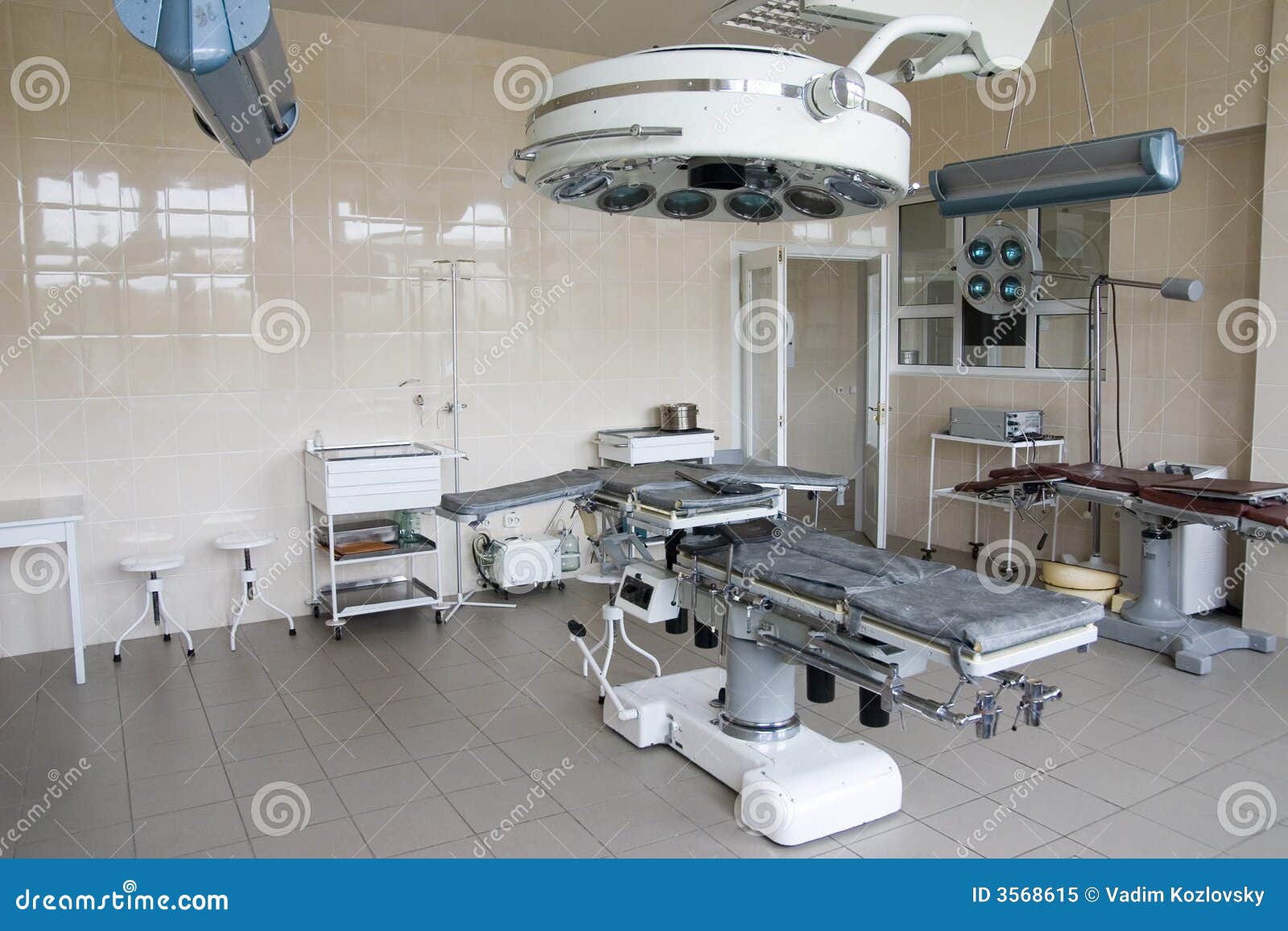 Operative room stock image. Image of nurse, lamp, physician - 3568615
