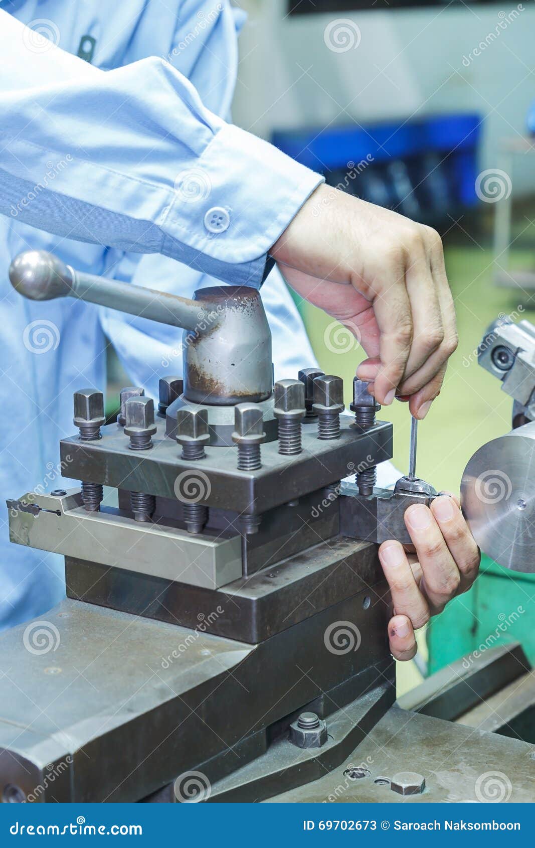 Operator Change Cutting Insert and Set Up for Turning and Lathe Stock ...