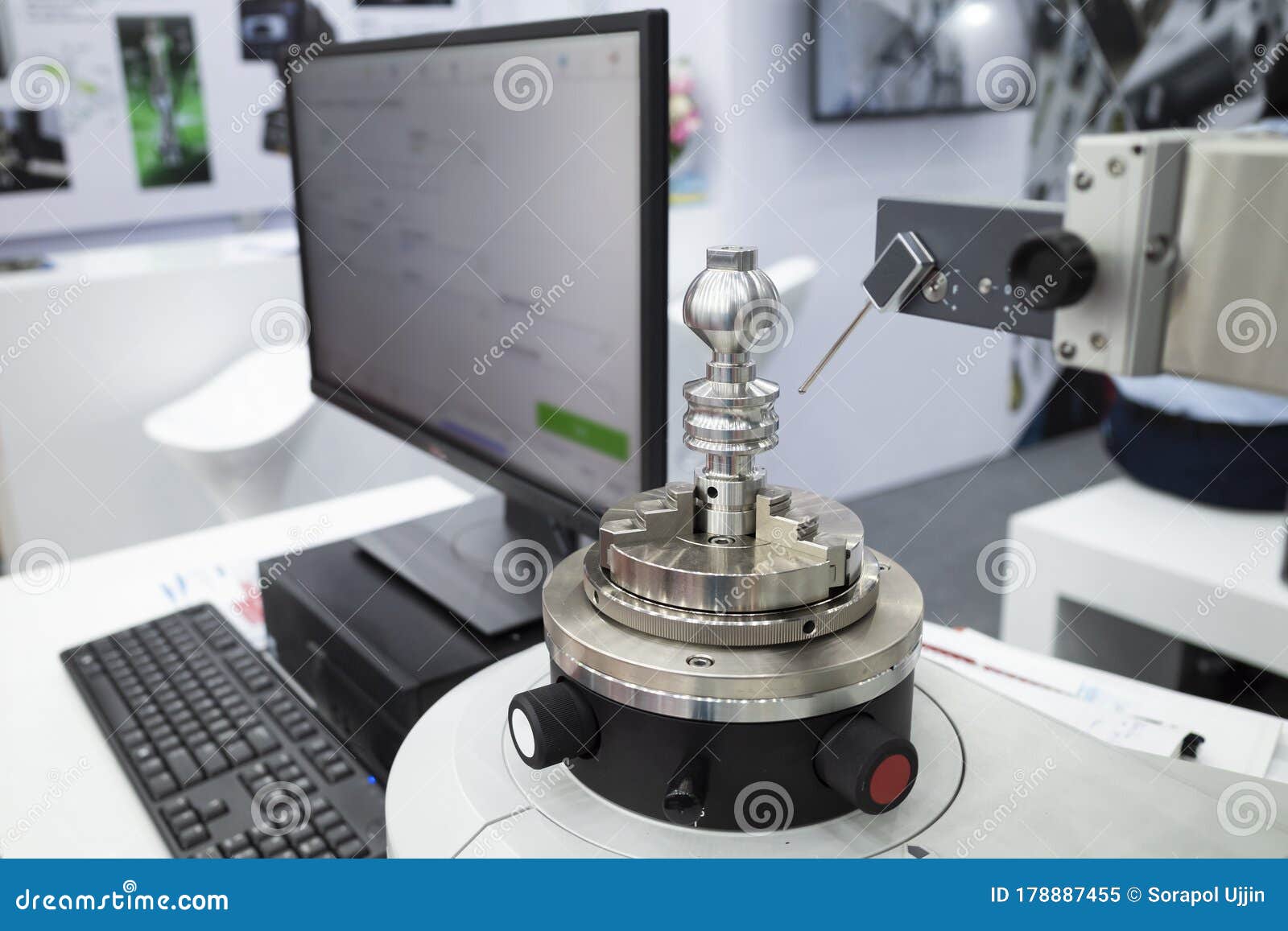 Operator Inspection Cylindrical of Automotive Part by Roundness Teste ...
