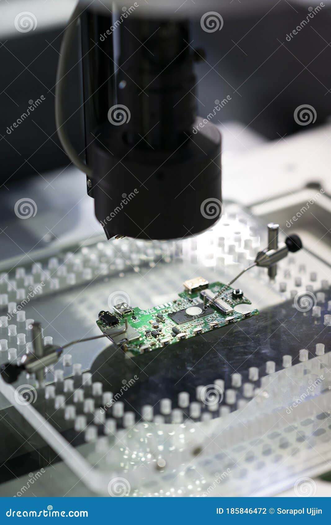 Operator Inspection High Precision Part by Automate Vision System Stock ...