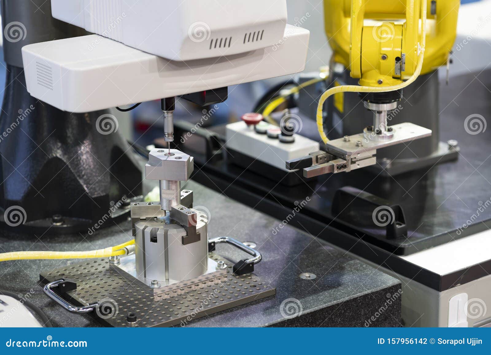 Operator Inspection High Precision Part by CMM Coordinate Measuring ...