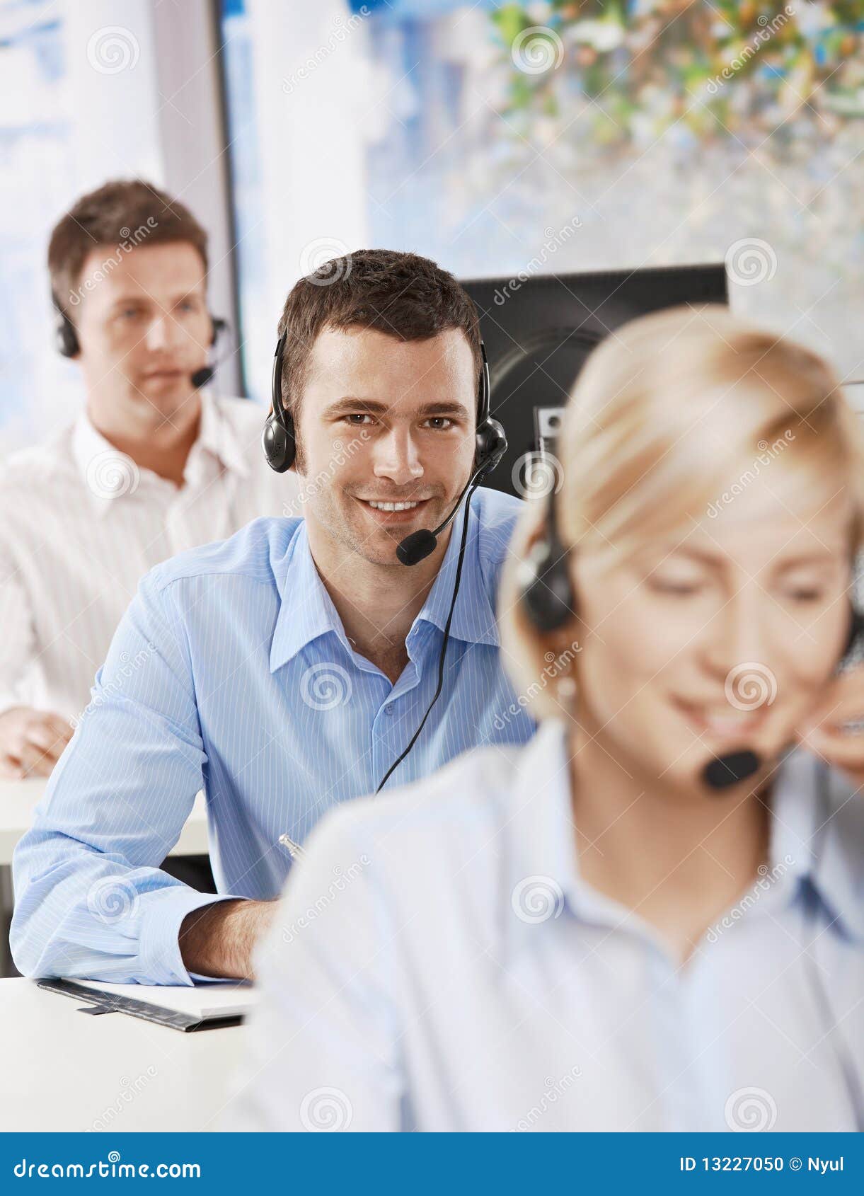 Operator Talking on Headset Stock Photo - Image of light, helpdesk ...