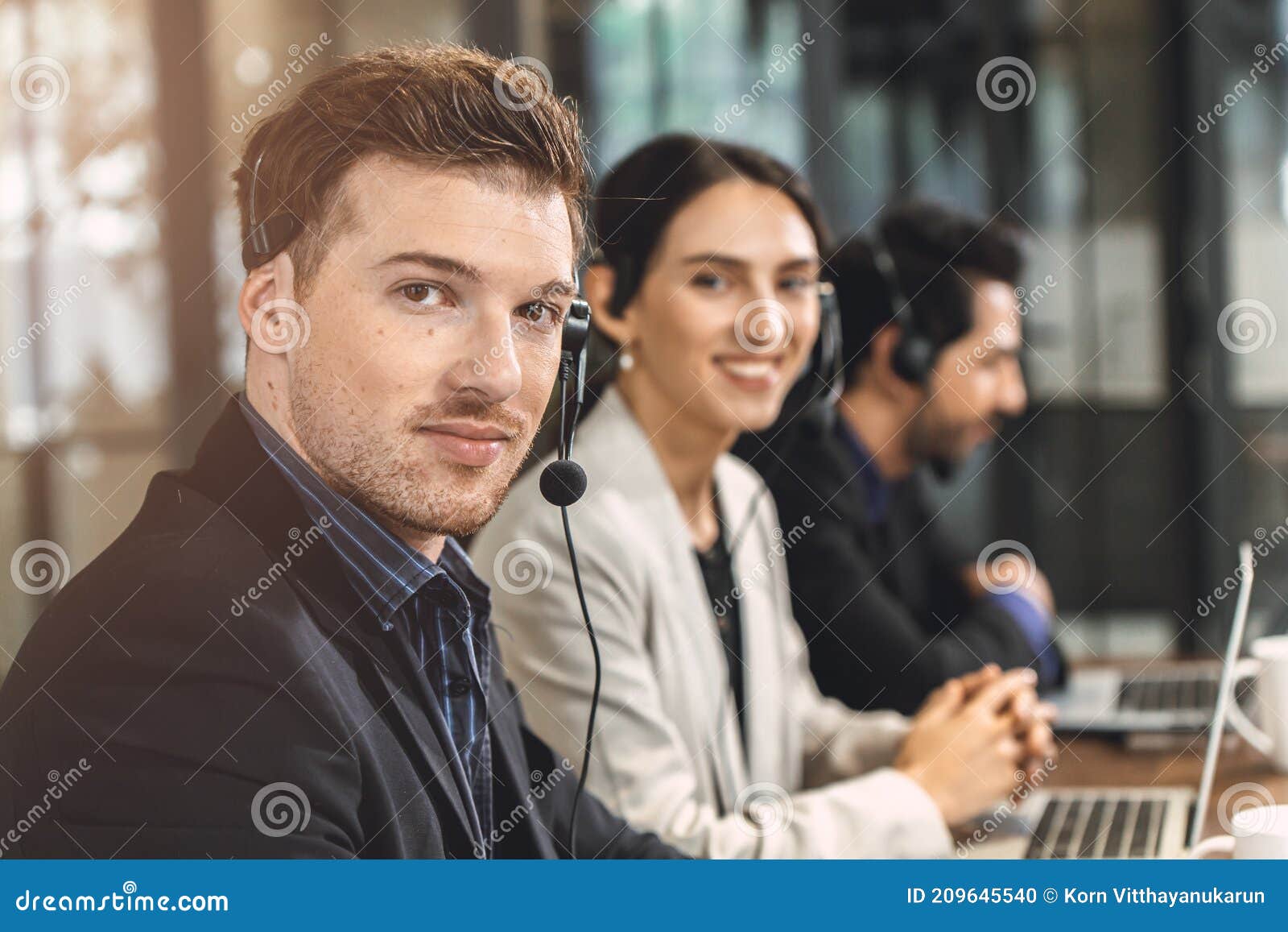 Operator Teamwork Happy Smile, Business Call Center Help Desk Service ...