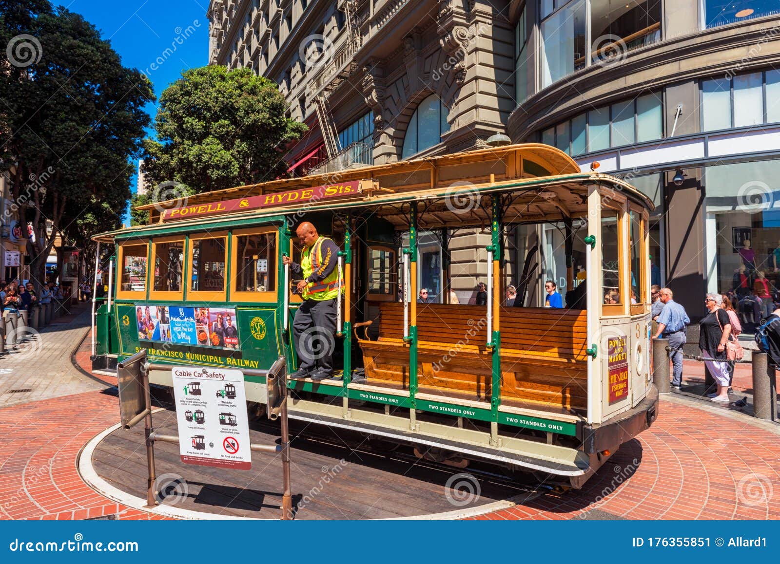 Powell And Market Streets Antique Cable Car Moves Down Street Editorial ...