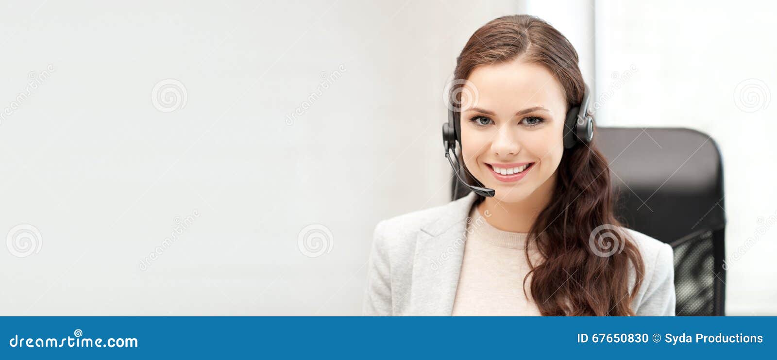 Operatore Dell'help-line Con Il Computer Portatile Fotografia Stock ...