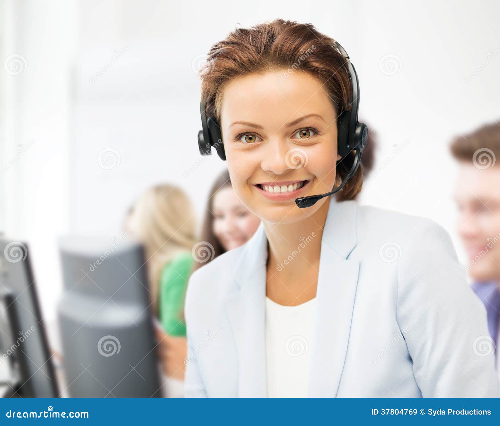 Operatore Dell'help-line Con Le Cuffie in Call-center Immagine Stock ...
