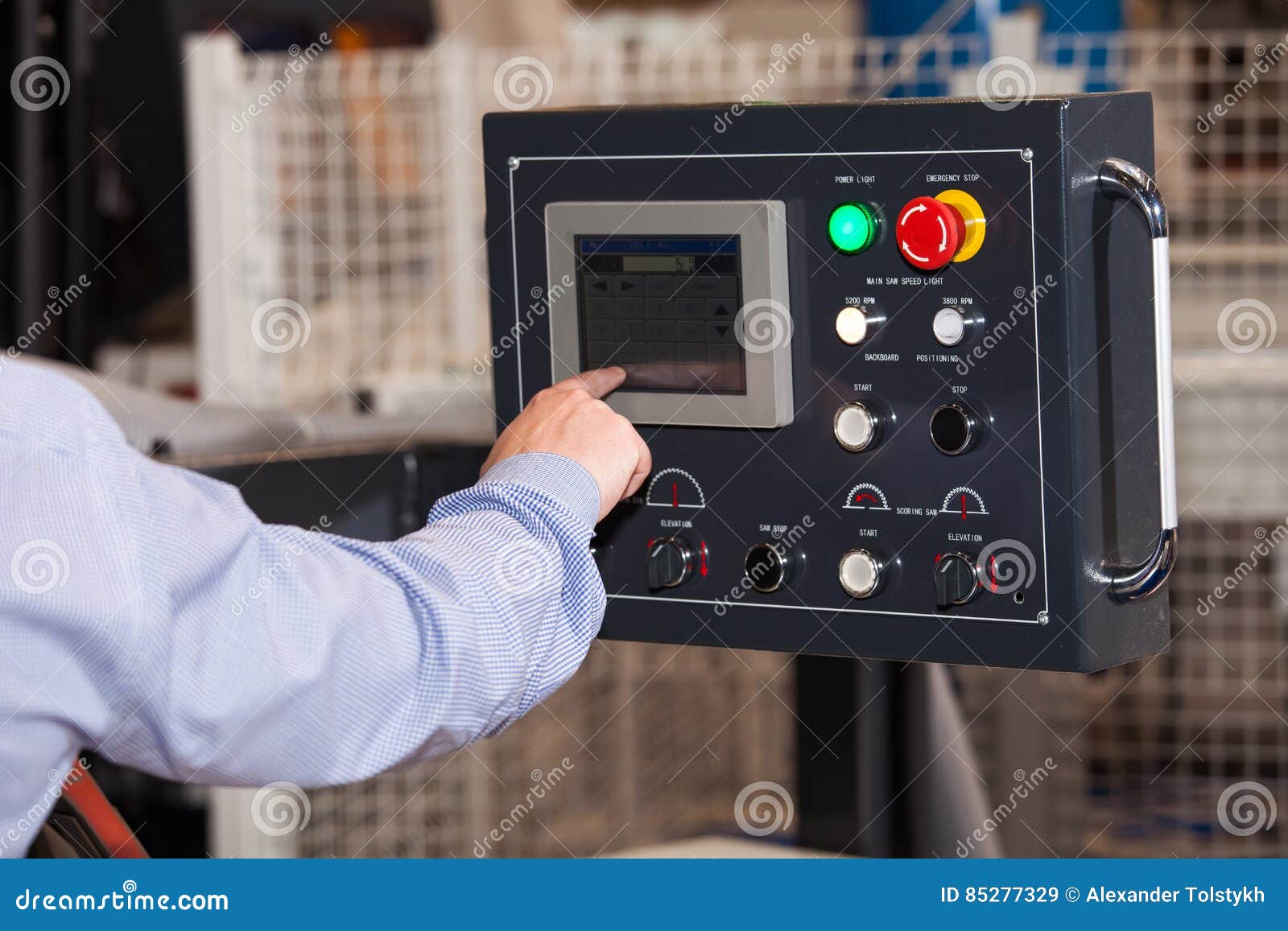 Operatore Della Macchina Di CNC Immagine Stock - Immagine di ...