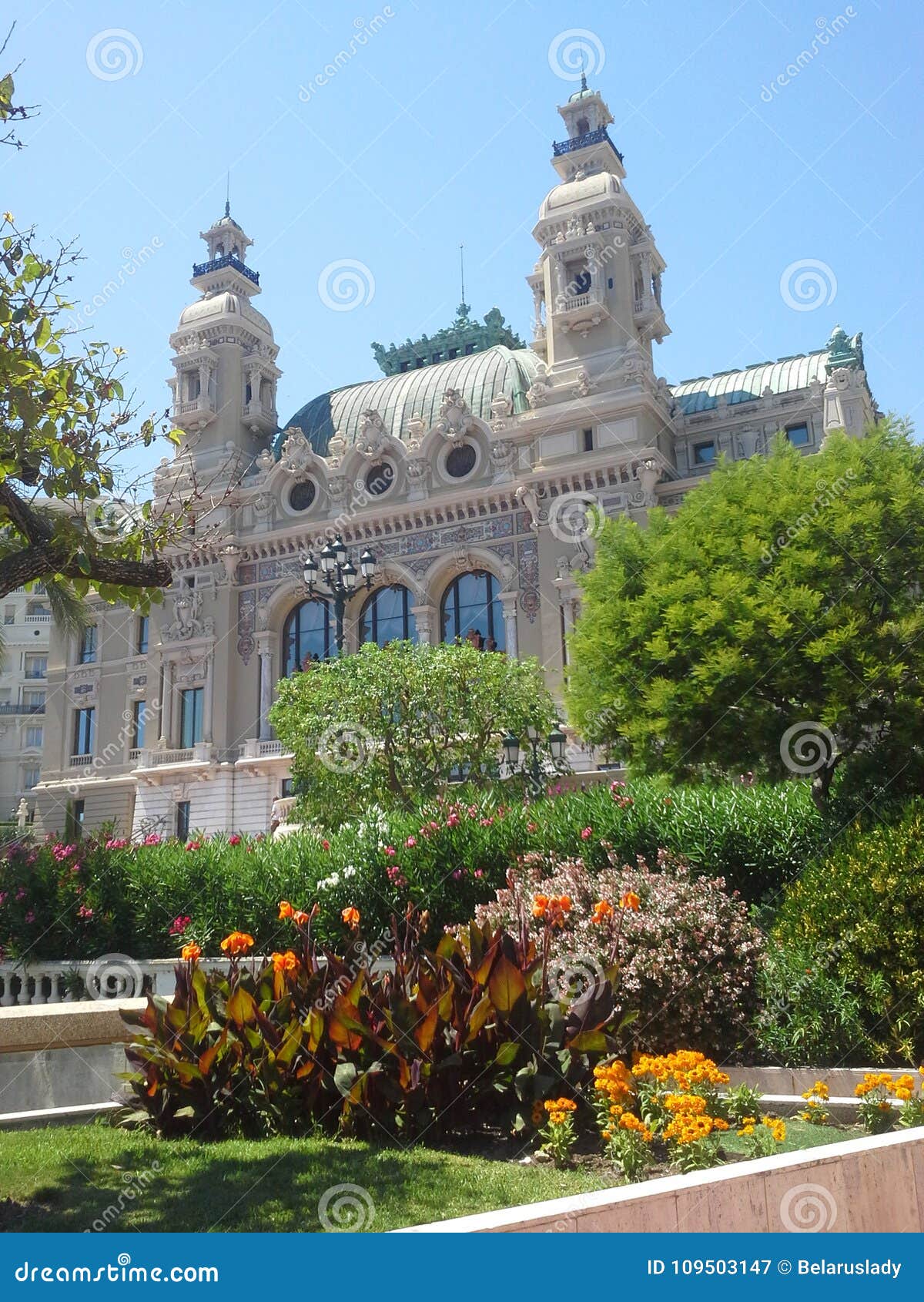 Opernde Monte Carlo-Salle Garnier, Monaco Stockbild - Bild von berg ...