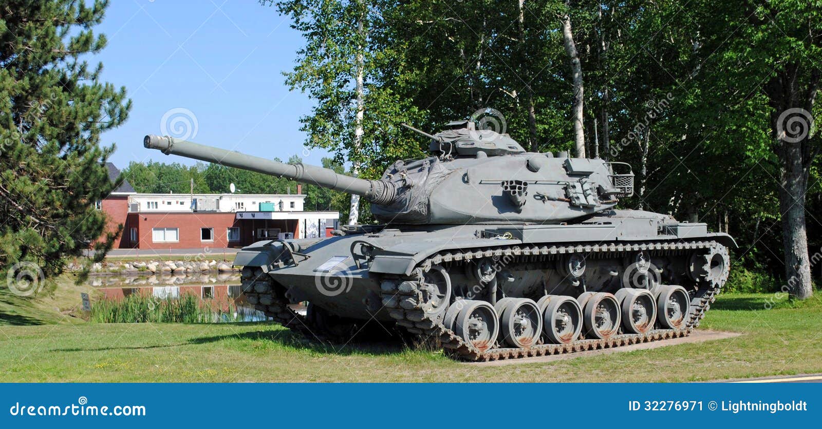 Opgelegde Legertank stock afbeelding. Image of ijzer - 32276971