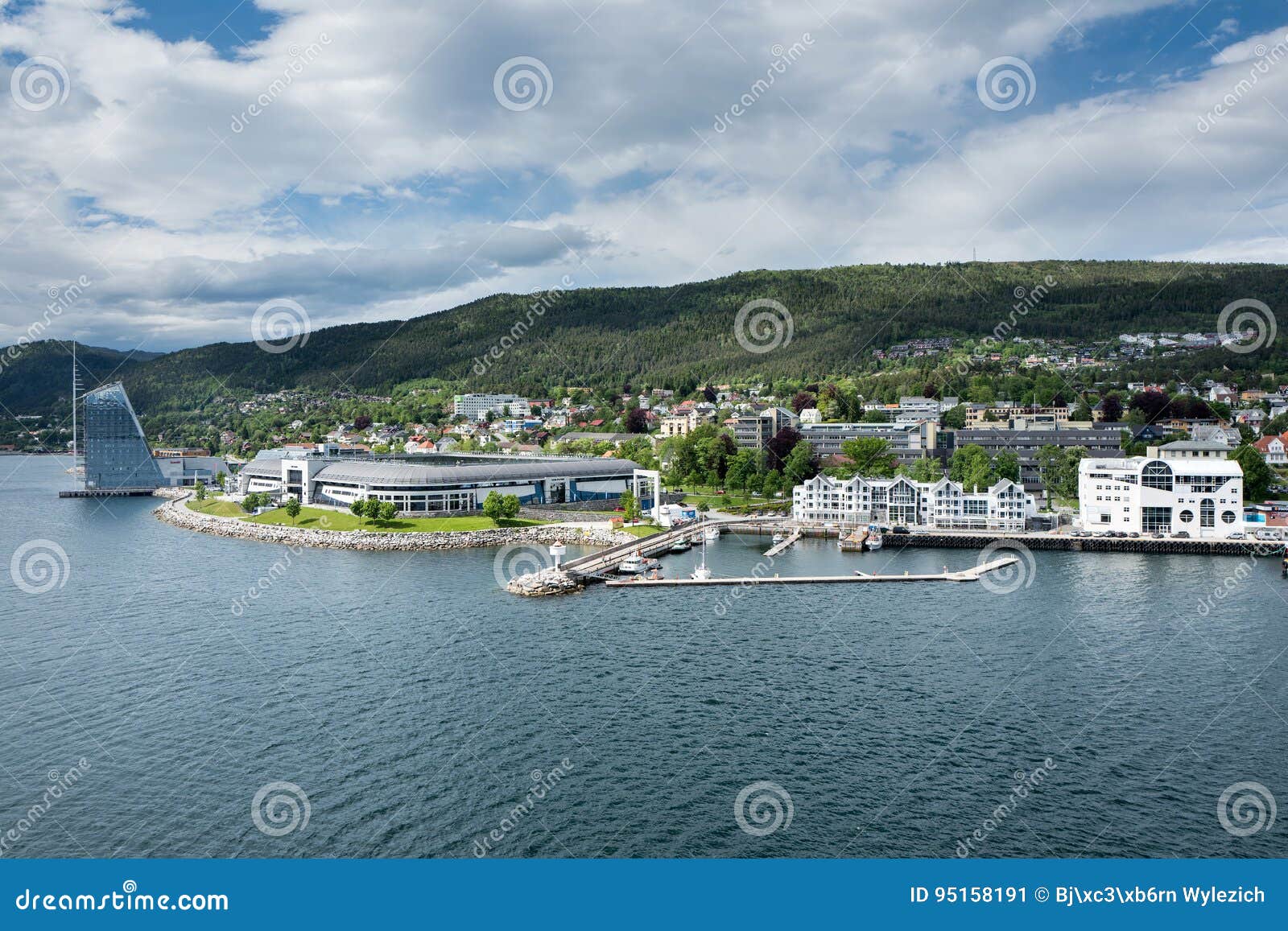 Opinión De La Playa De Molde, Noruega Imagen de archivo - Imagen de ...