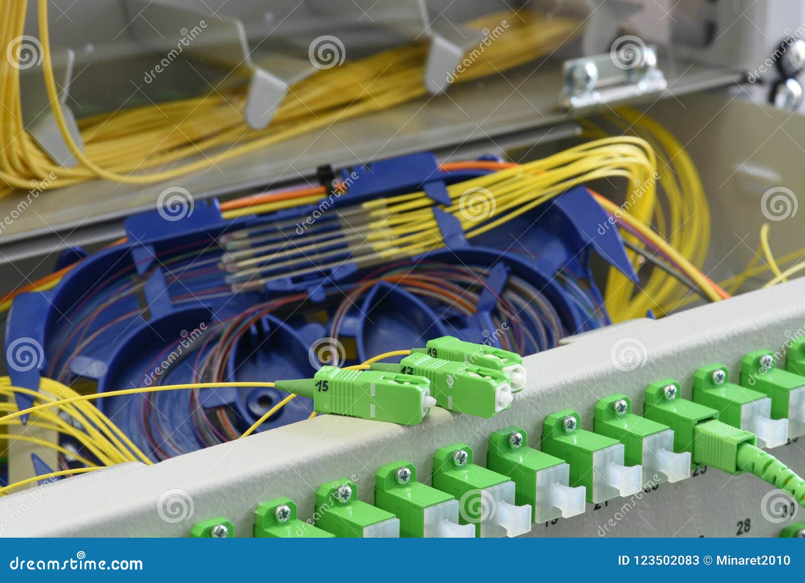 Splicing Fiber Optical Cable With Optical Fiber Fusion Splicer ...