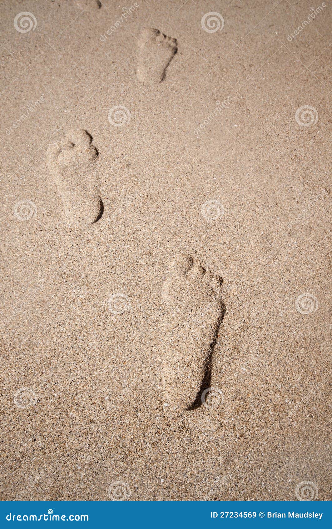 Optical Illusion of Footprints on the Beach. Stock Image - Image of ...