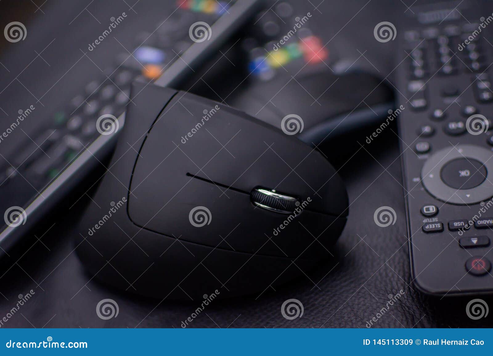 Opticicon Mouse without Cables and Remote Controls on a Black ...