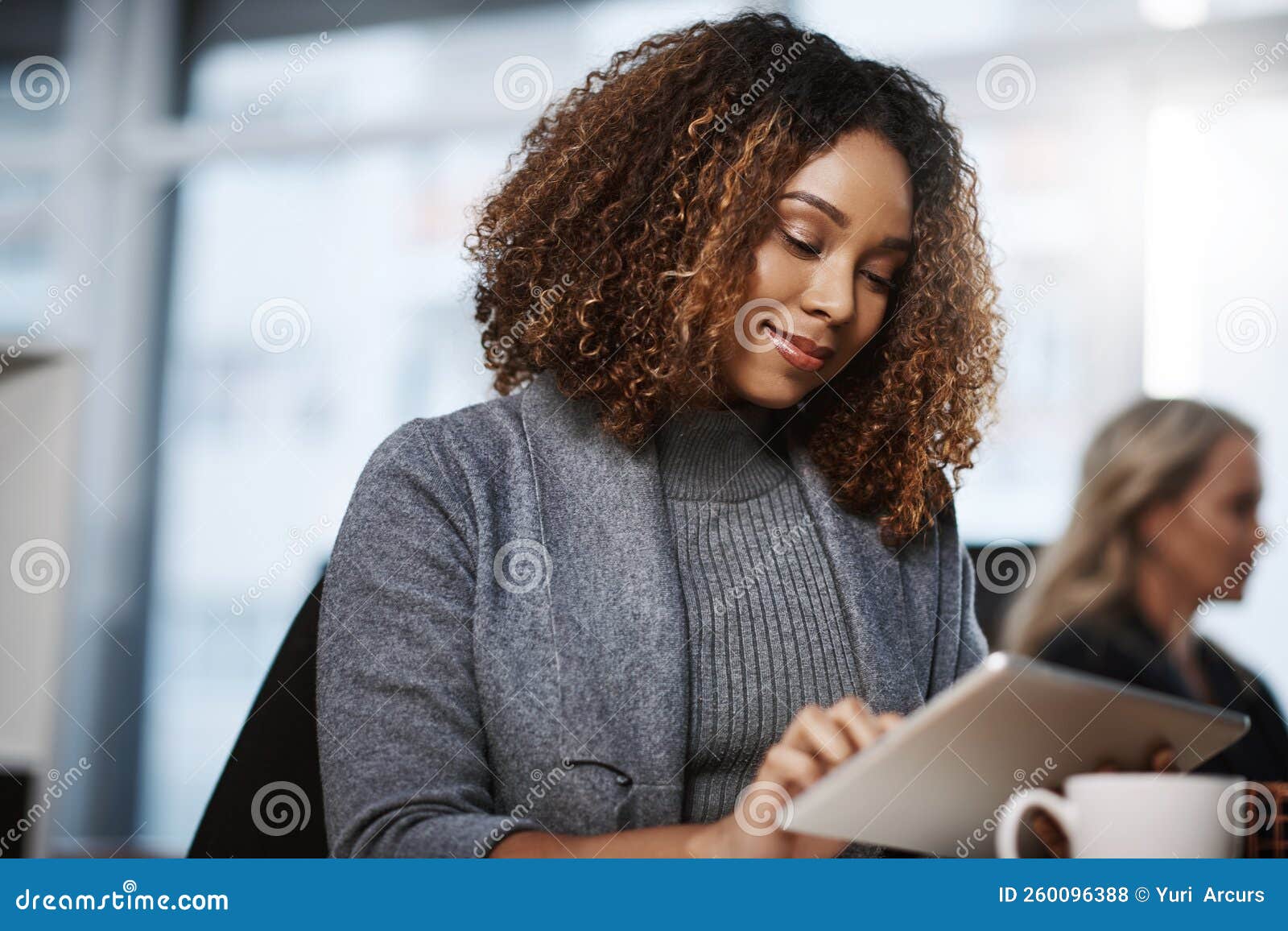 Optimize on Your Time with the Smartest Apps. a Young Businesswoman ...