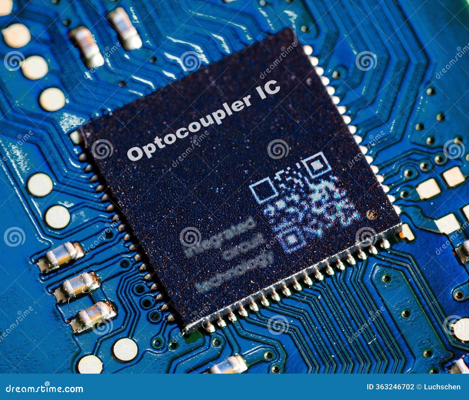 Optocoupler IC Uses Light To Transfer Electrical Signals between ...
