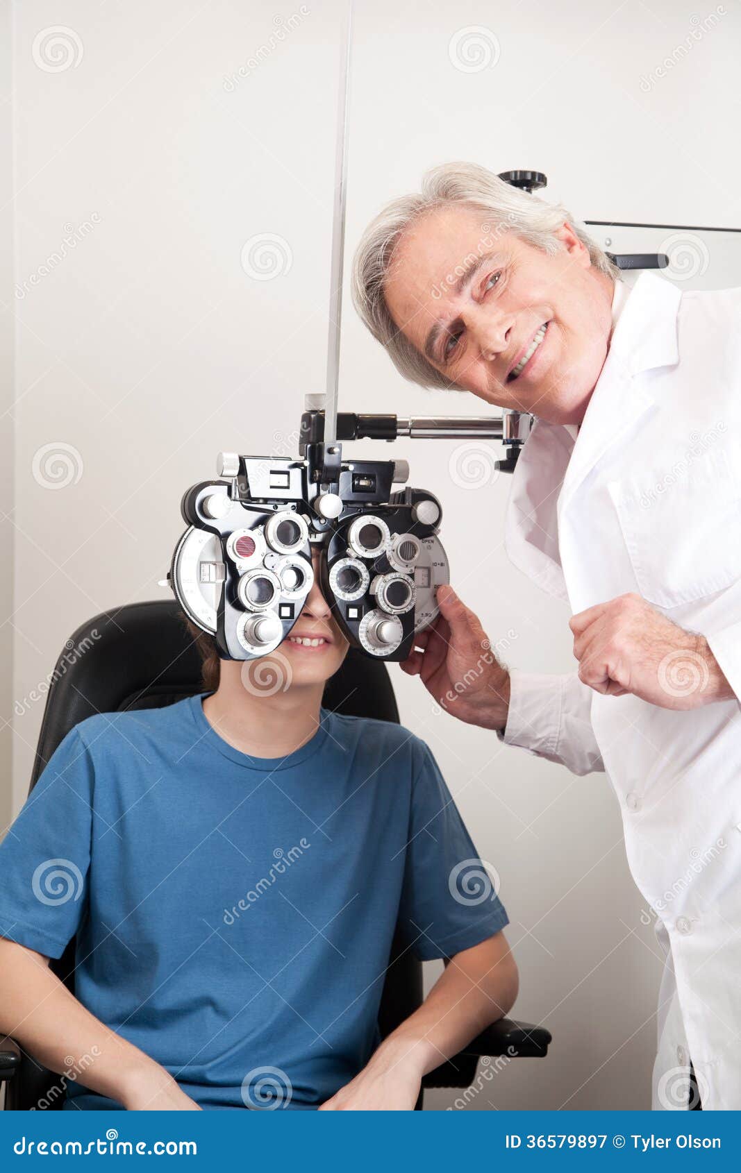 Optometrist Doing Sight Testing Stock Image - Image of healthcare ...