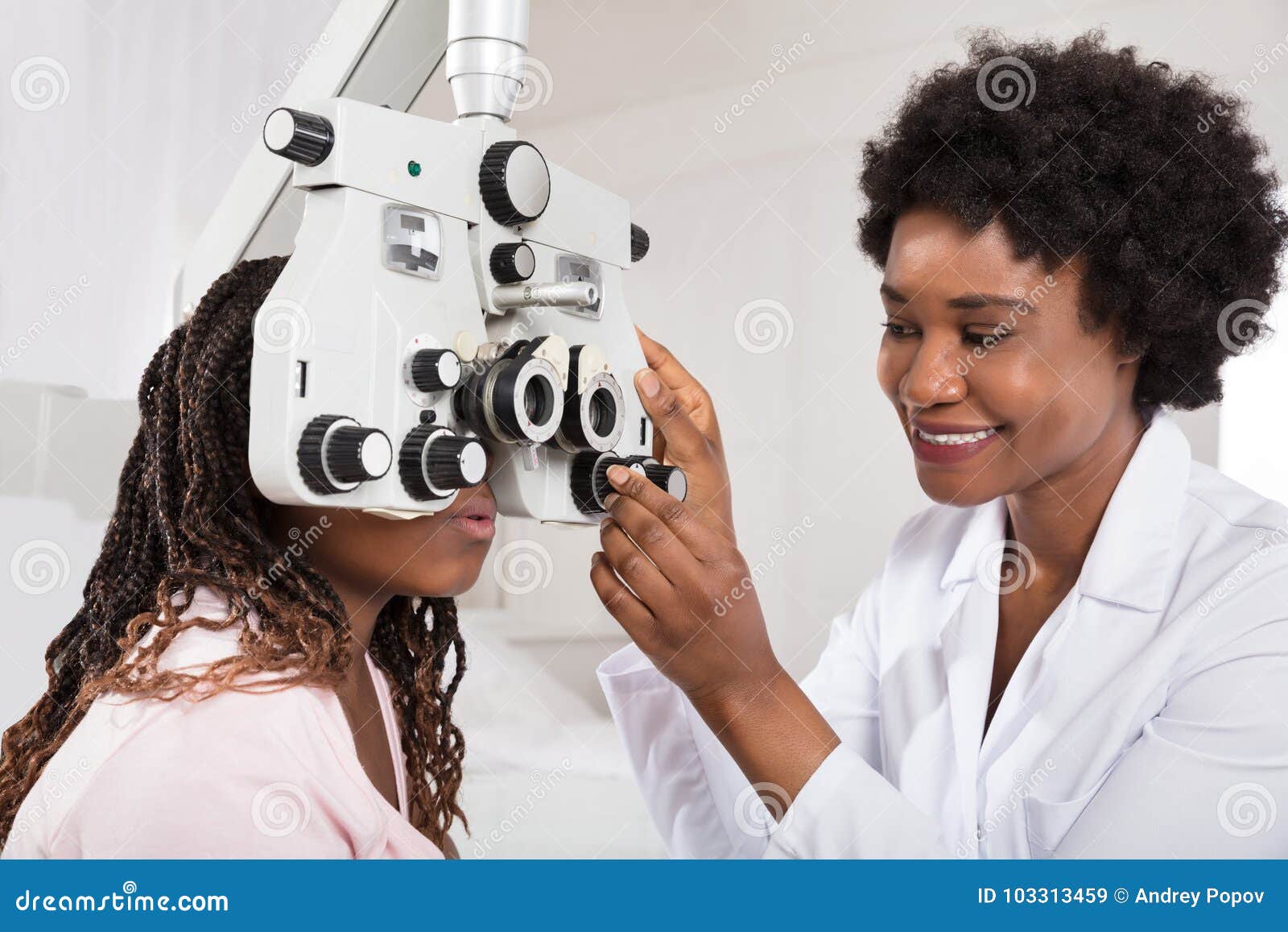 Optometrist Doing Sight Testing for Patient Stock Image - Image of ...