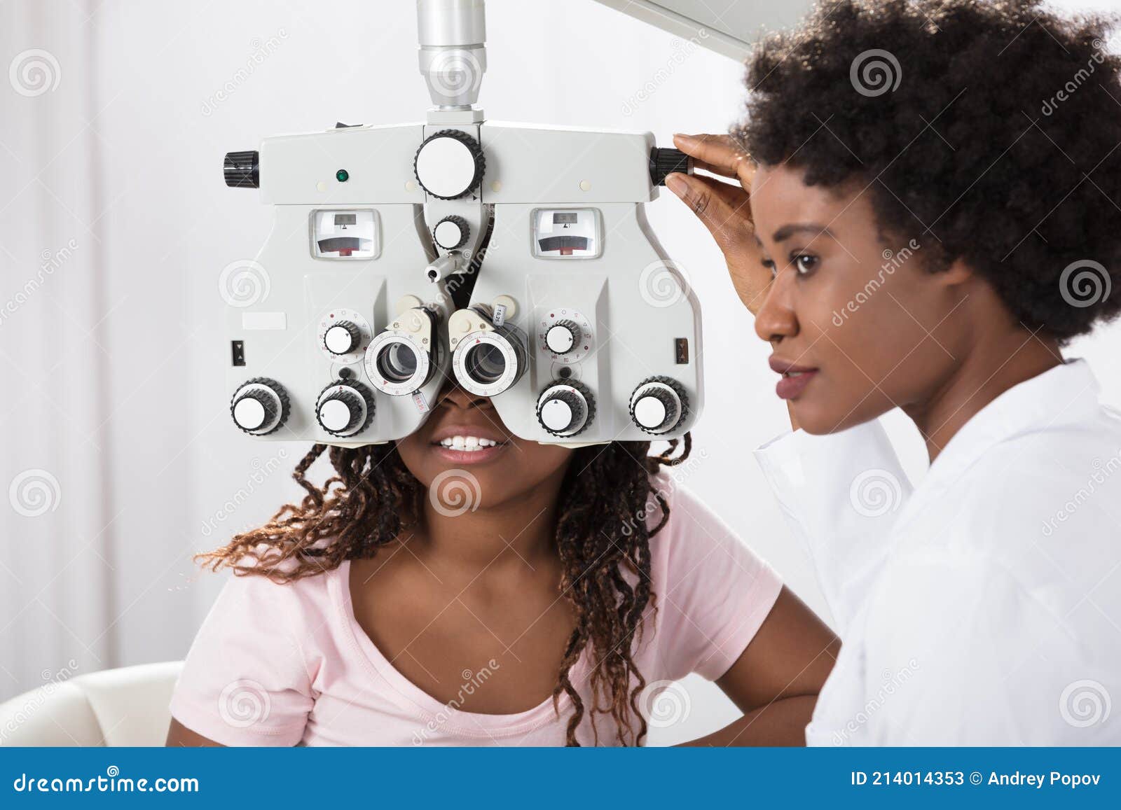 Optometrist Doing Sight Testing for Patient Stock Image - Image of ...